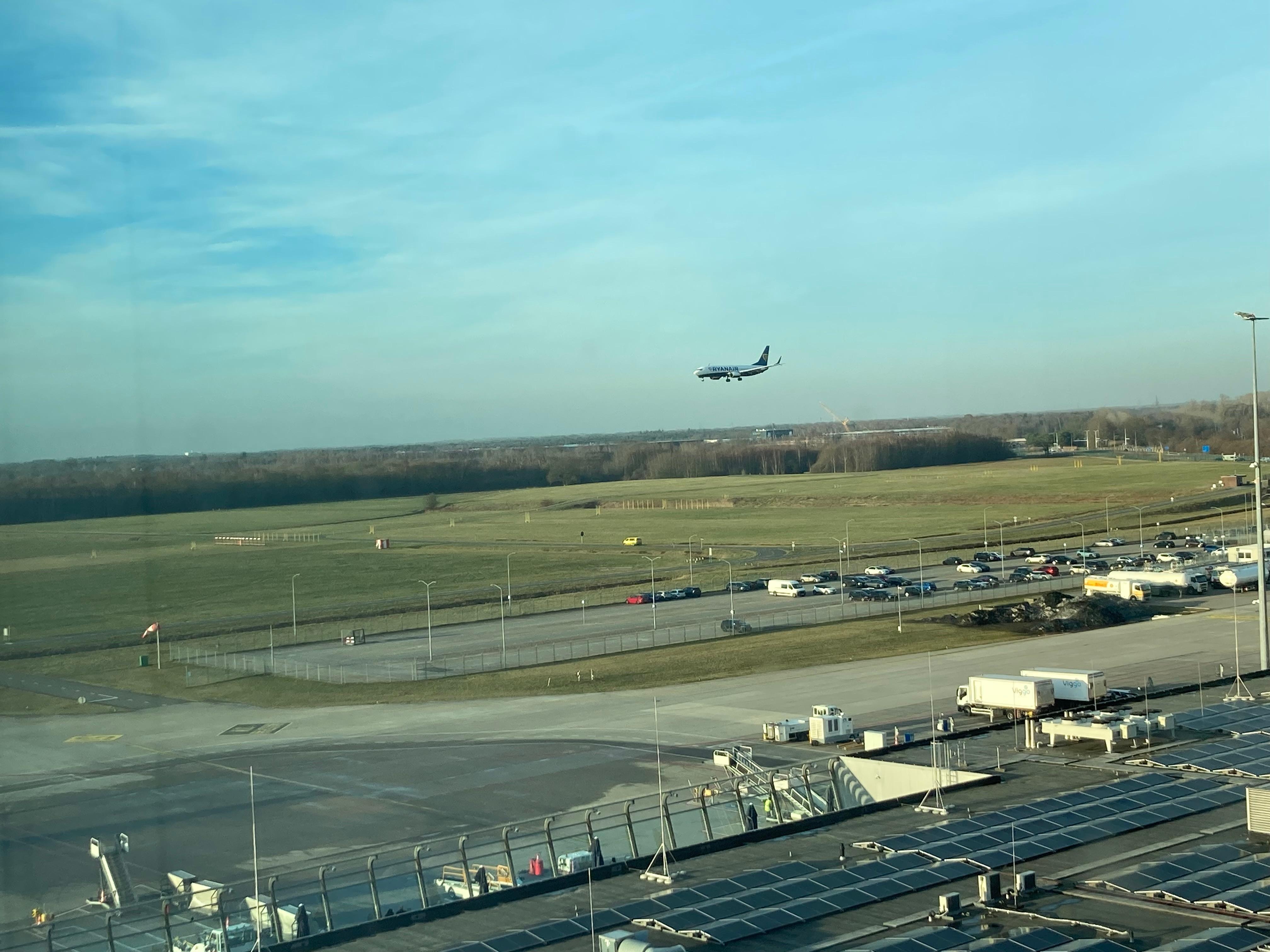 Uitzicht op de start- en landingsbaan 