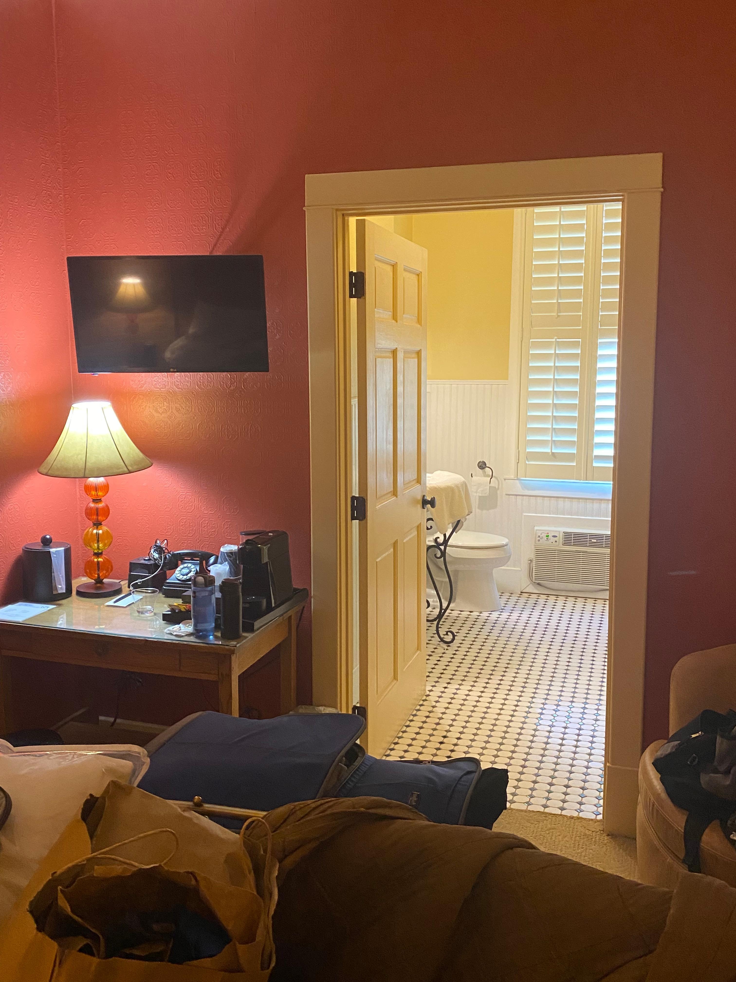 Room 16 is super accessible and cozy.  Bed is comfortable, we enjoyed it very much