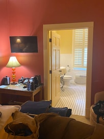 Room 16 is super accessible and cozy. Bed is comfortable, we enjoyed it very much