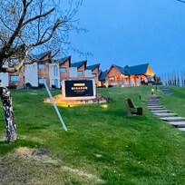 Fachada à noite