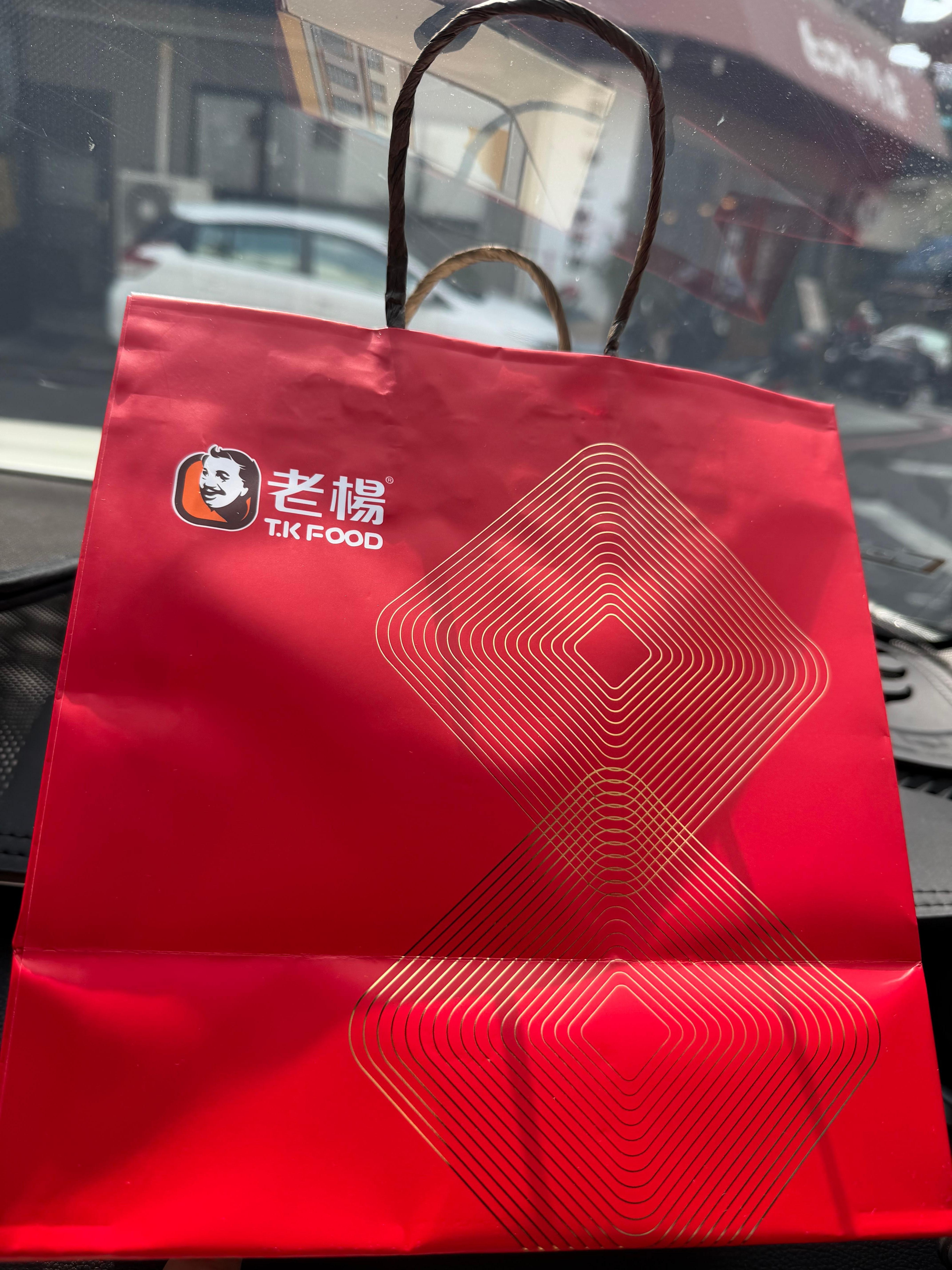 過年期間退房貼心送當地名產