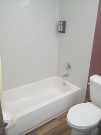 Bathtub and shower good