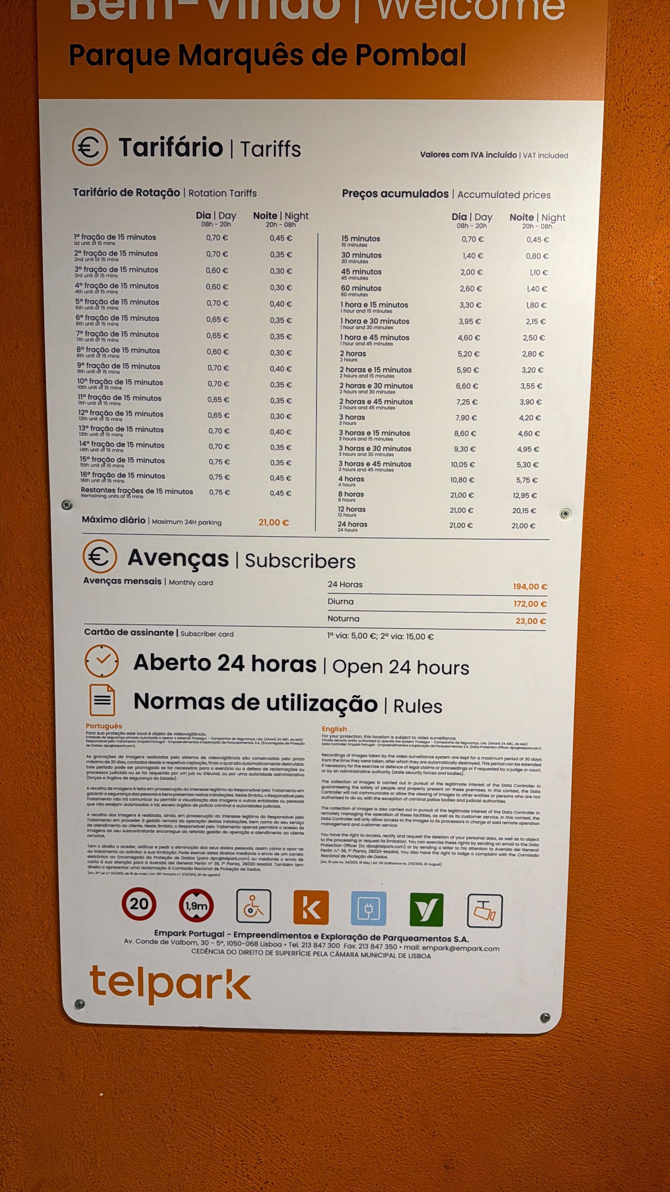 O estacionamento fica ao lado do Ibis, mas a saída de pedestres é dentro do parque. Dependendo do horário de chegada, pode ser um pouco estressante encontrar o hotel depois de estacionar. 