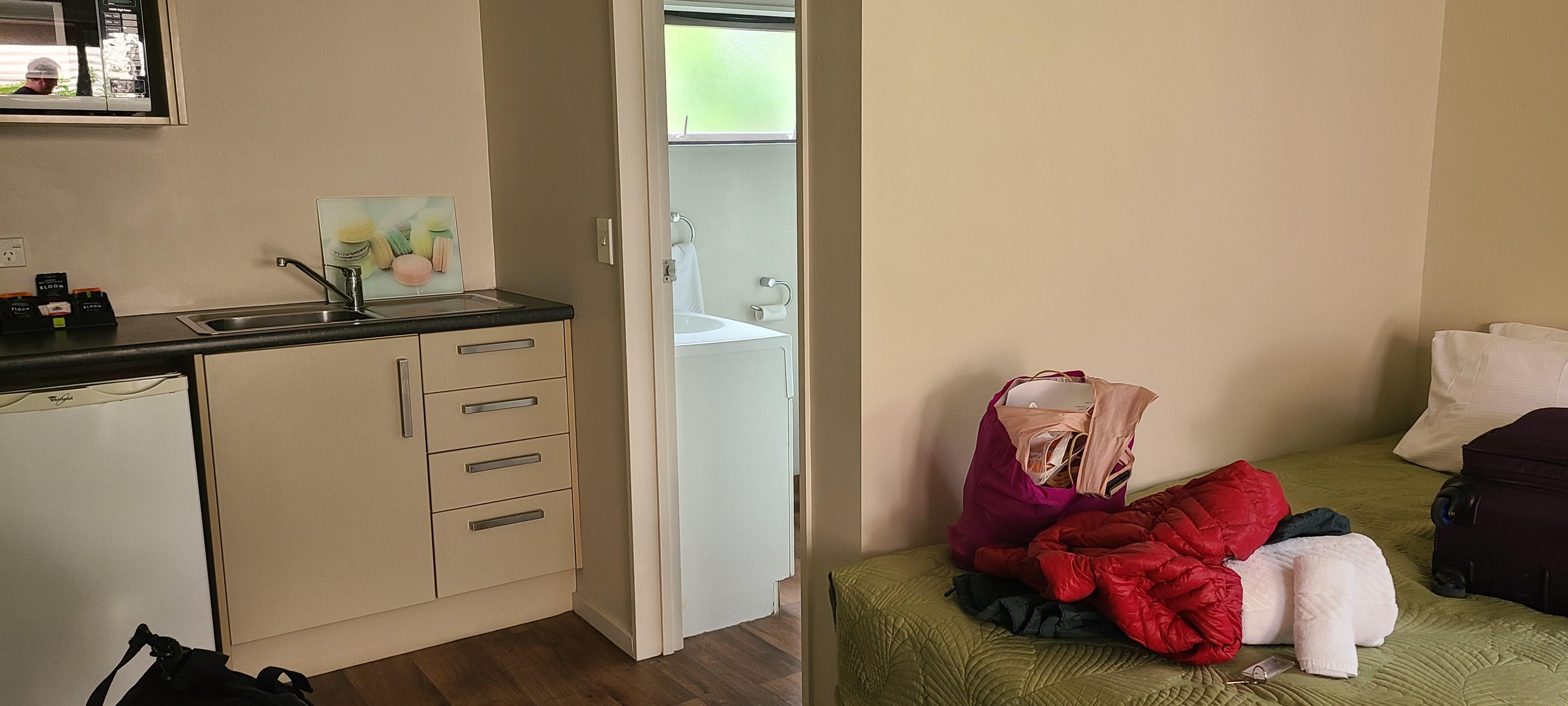 kitchenette and little bathroom