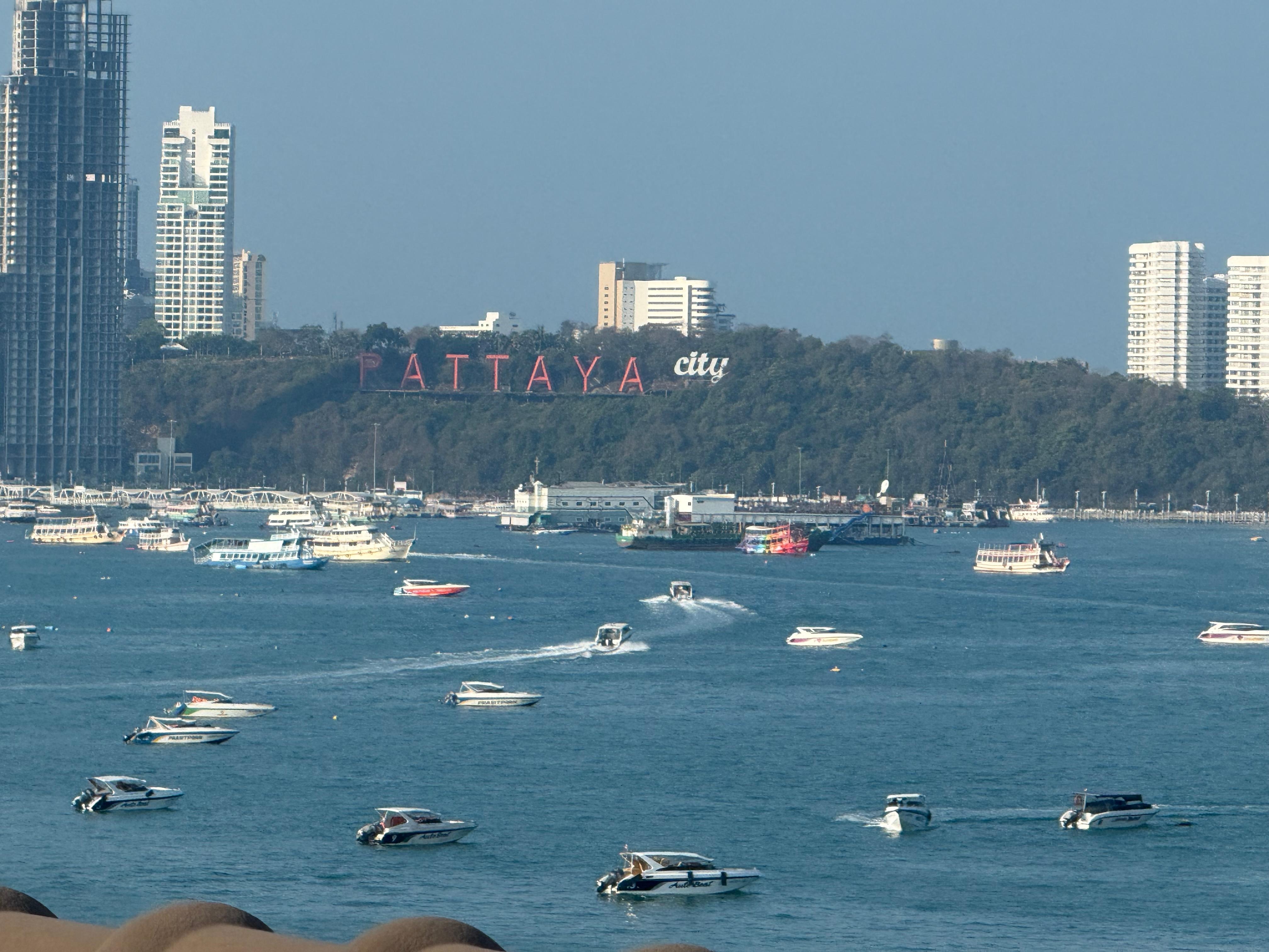 目の前がパタヤビーチ
