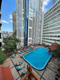 Swimmingpool area (the water is a little cold)