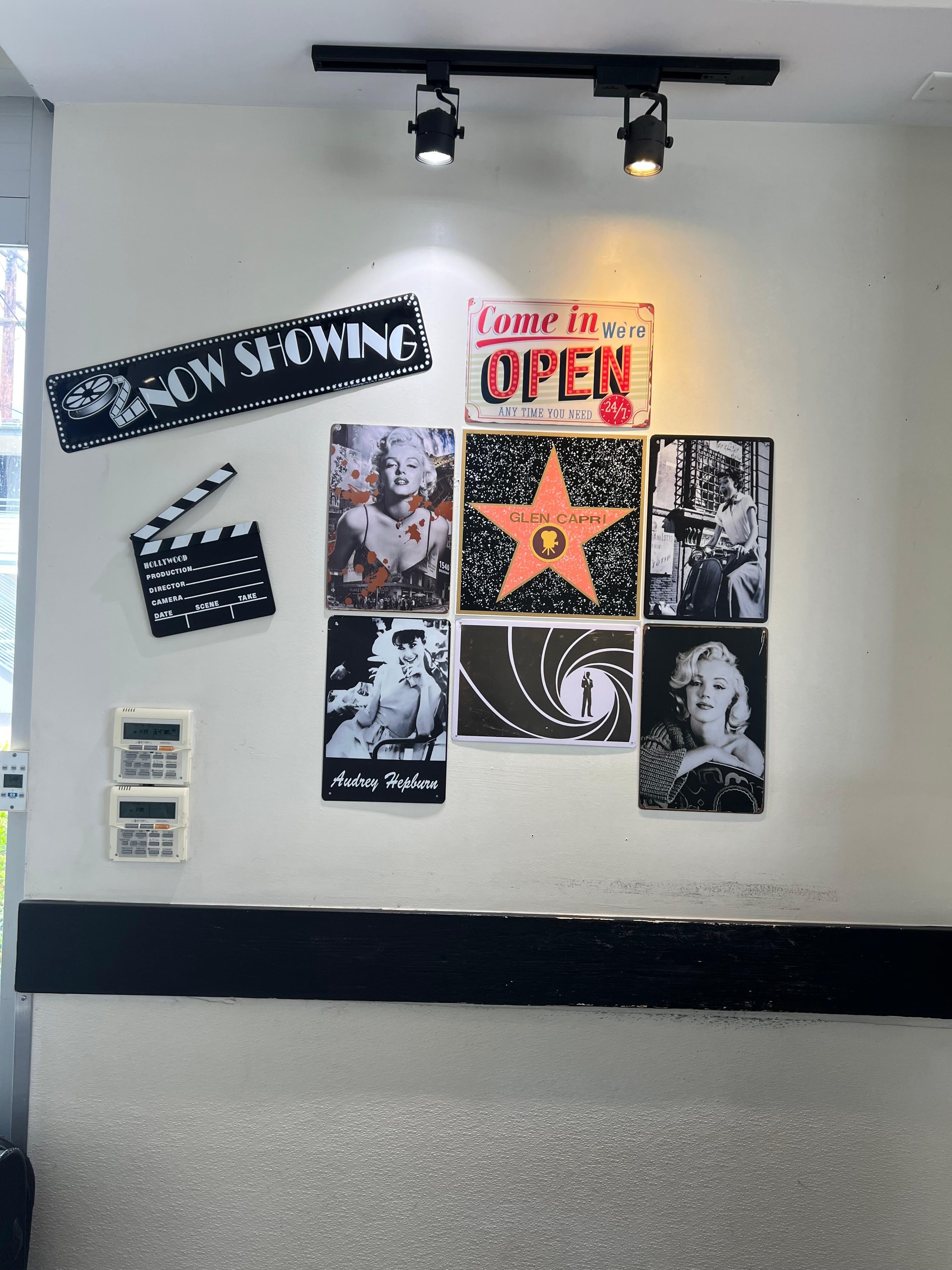 Nice lobby. Very Hollywood 