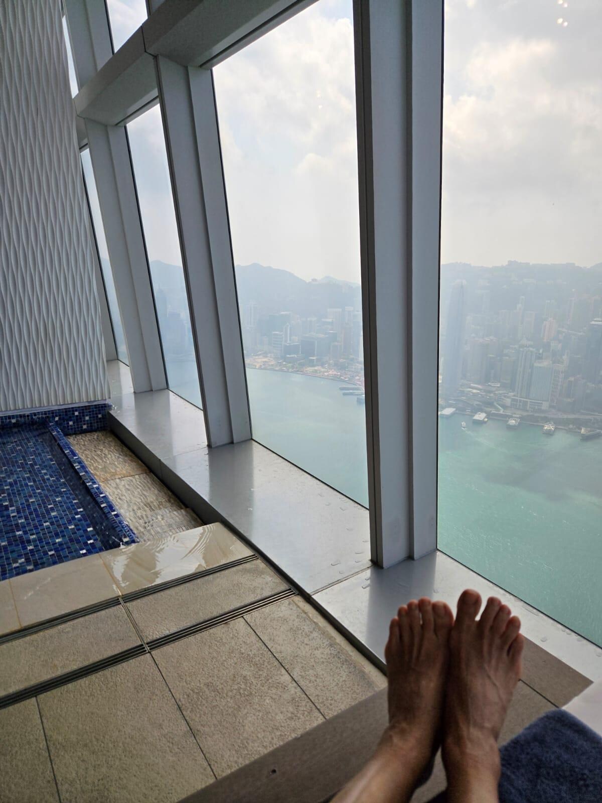 泳池在頂層，望正維港及西九龍十分正呀！👍