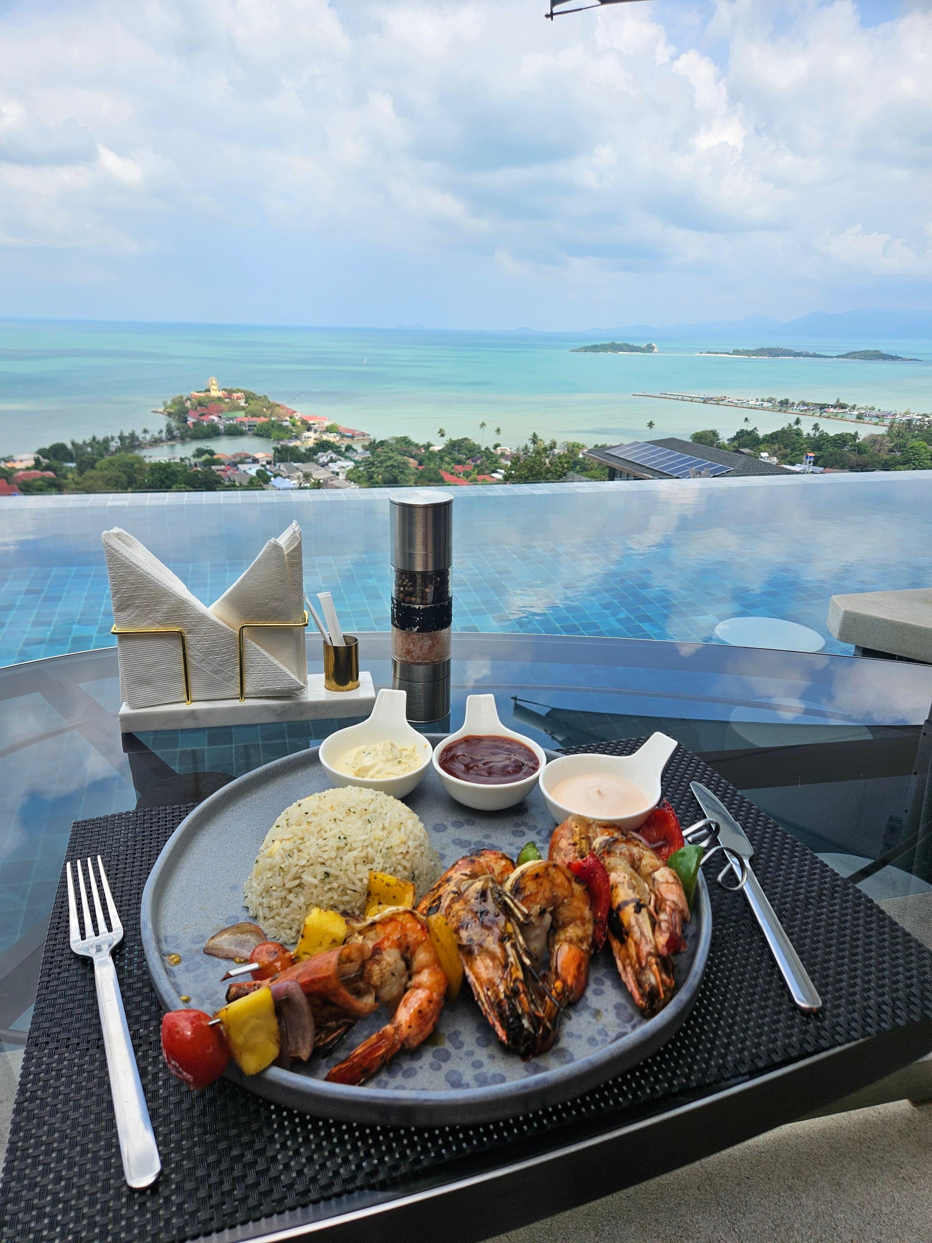 Some of the best food I have tasted at the restraunt on site.