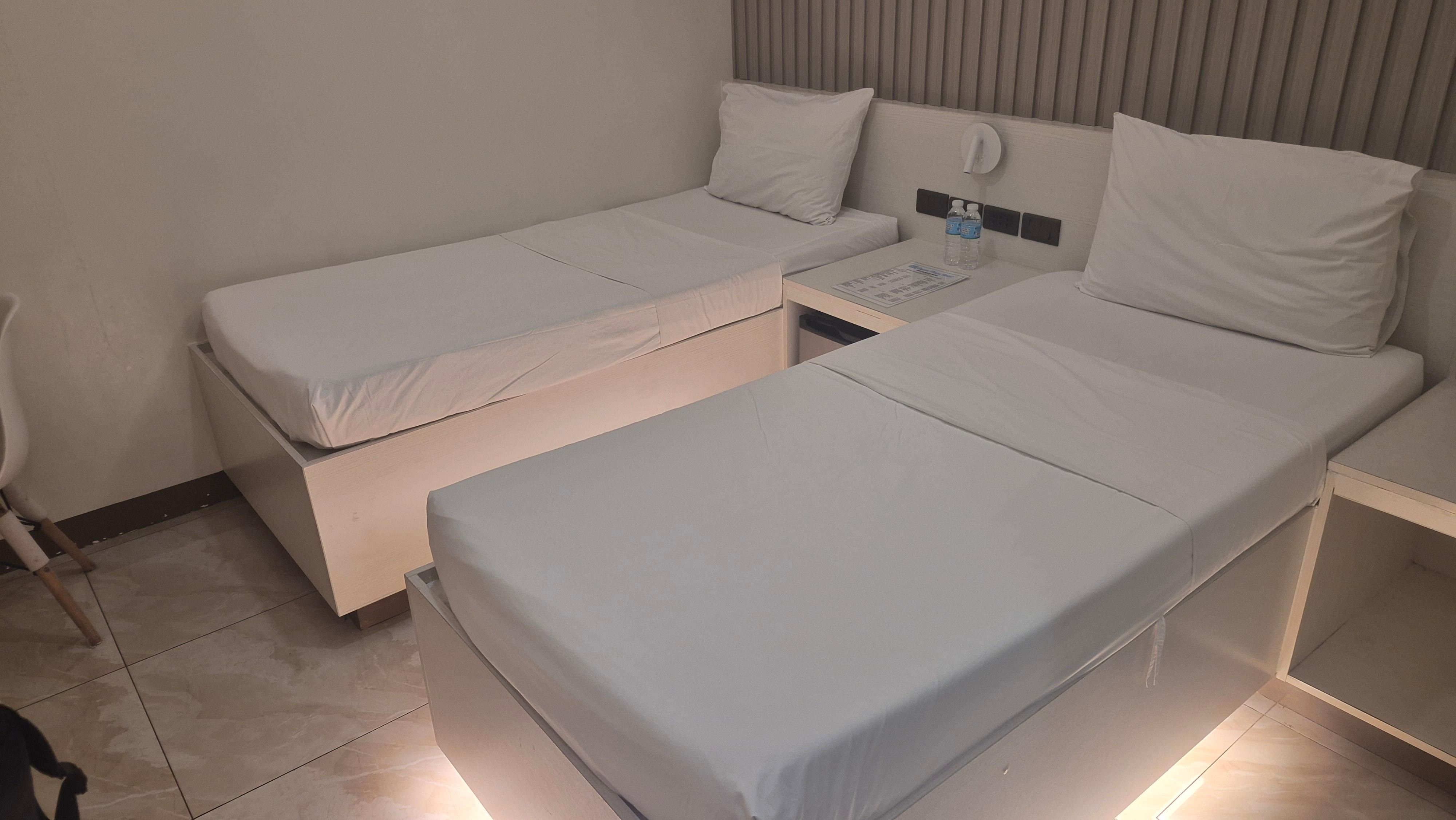 Clean and comfortable room but no window.