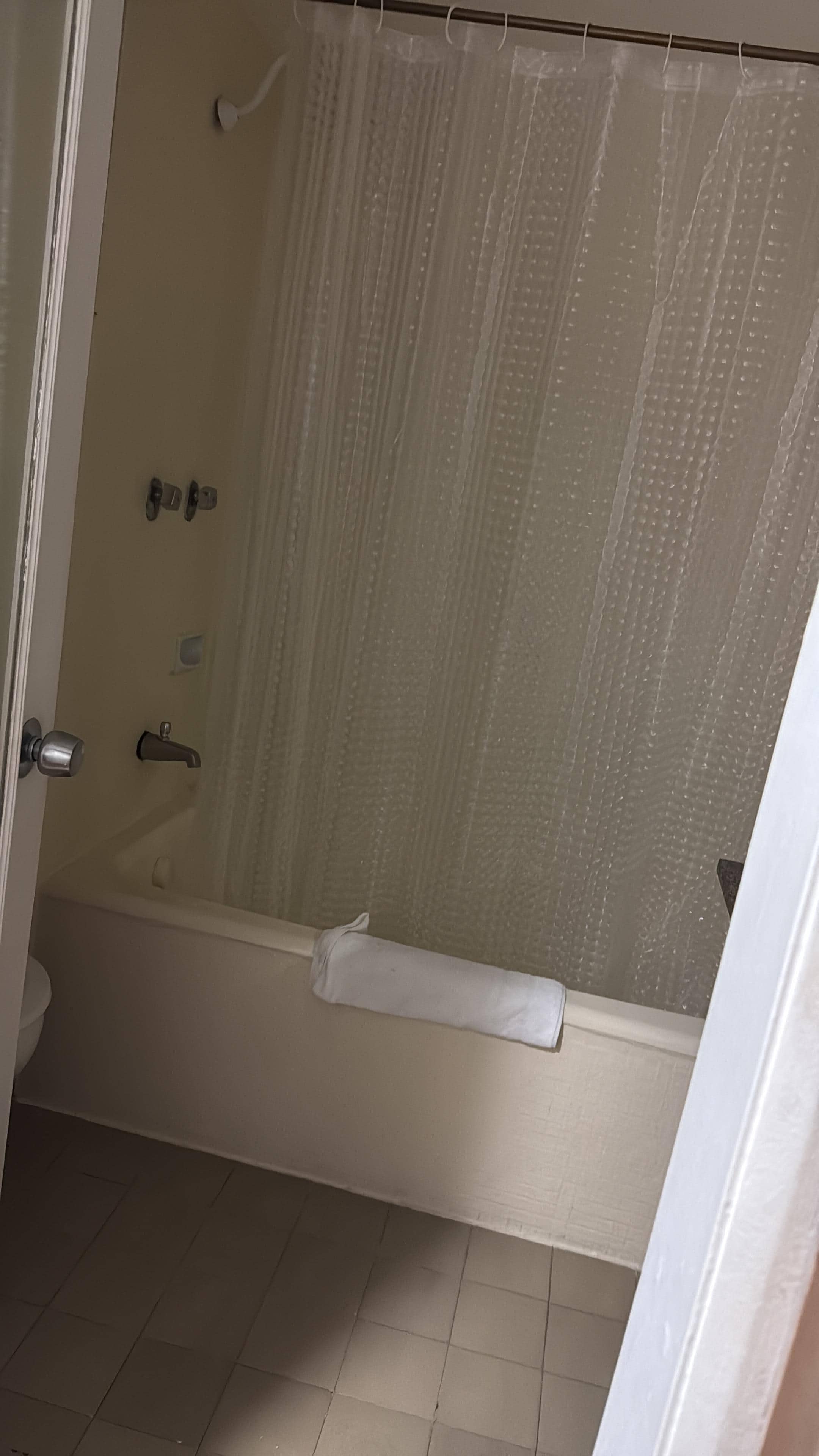 Banheiro horrivel nada era como na foto da descrição 