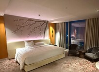 I’m 6 foot 7, and I could have slept sideways on this bed. This is way bigger than a California king size.