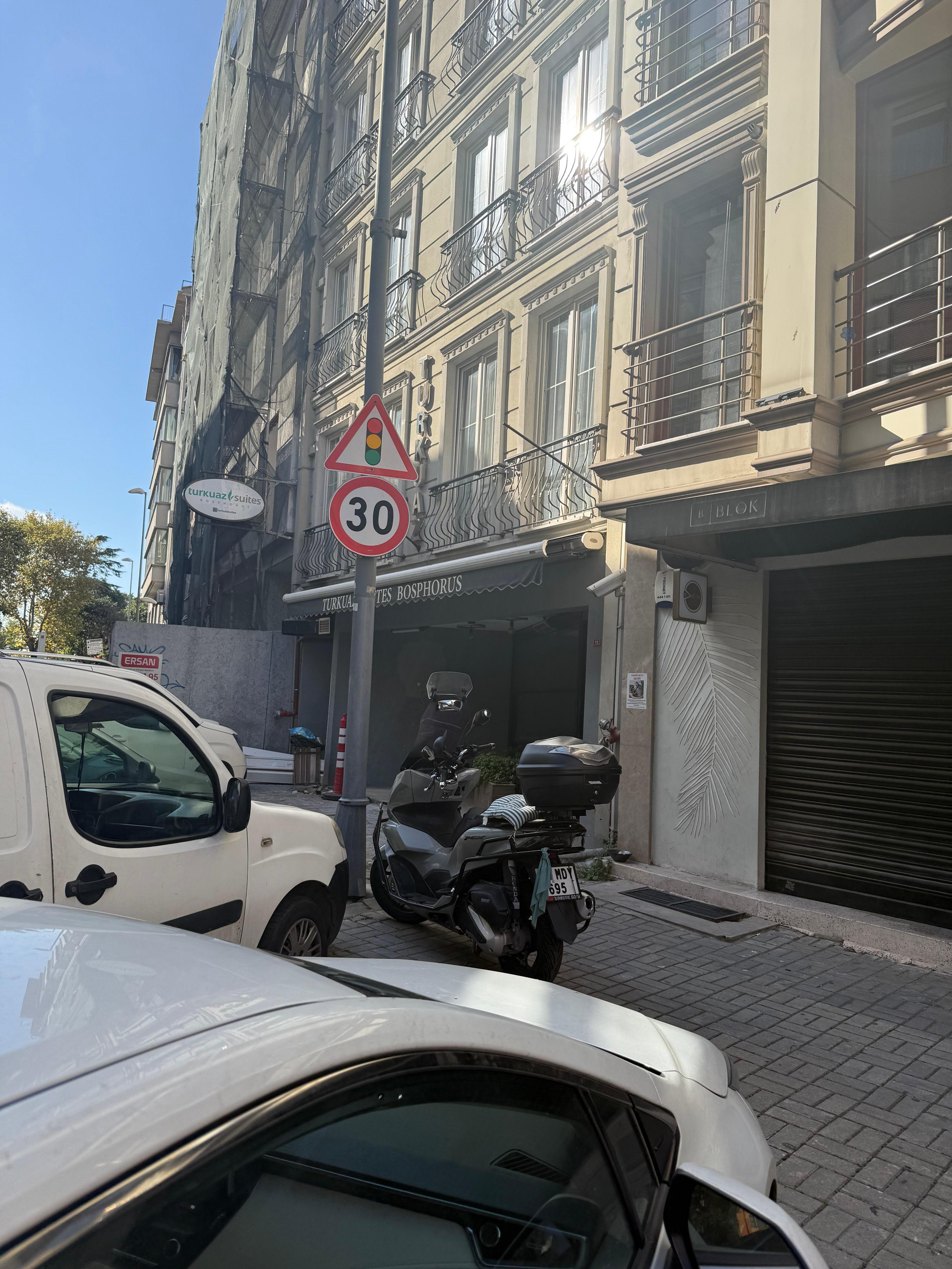 Entrance according to the location map