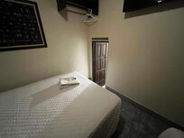 Weird hobbit bathroom (room 8)