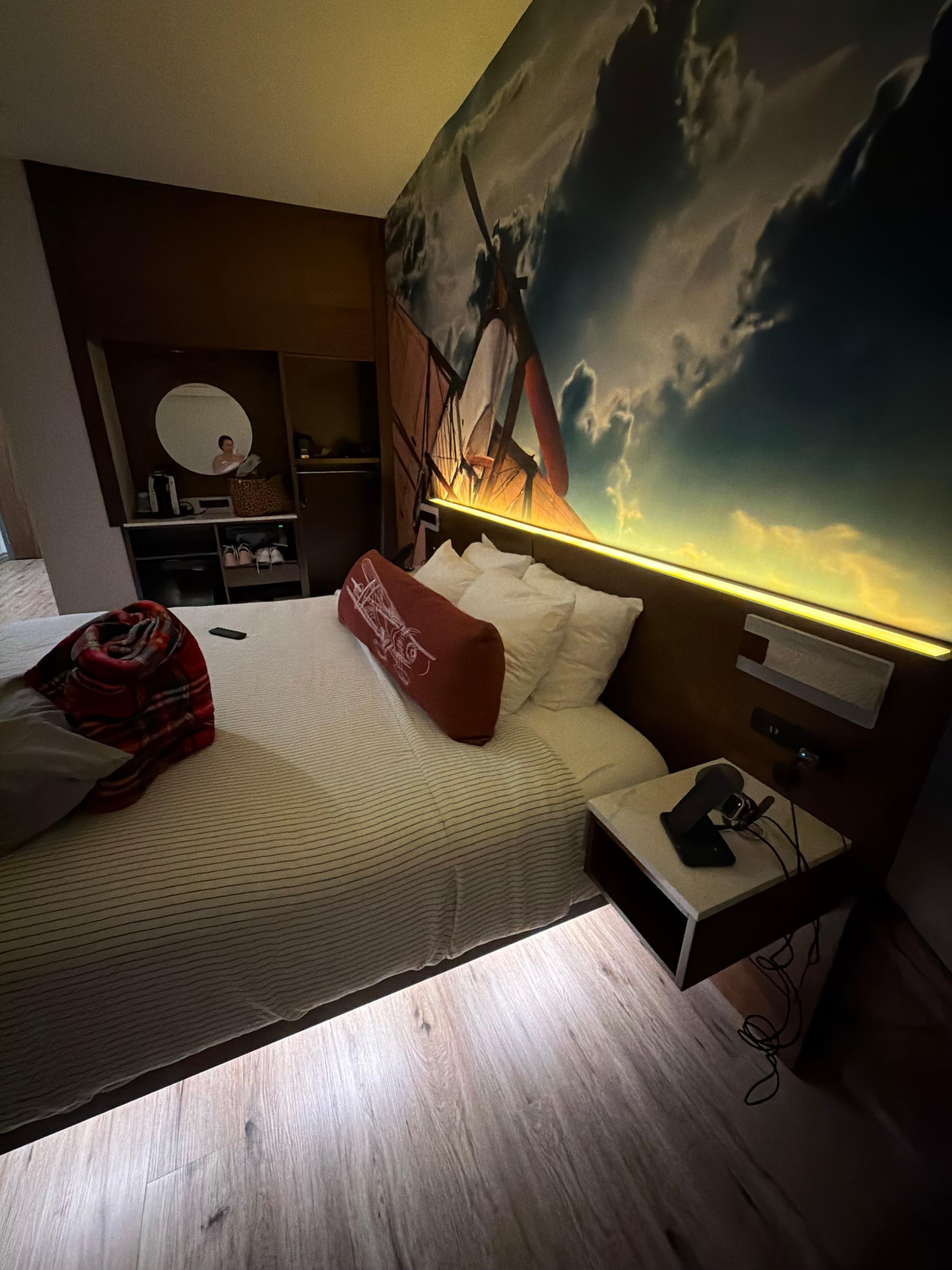 The room was pretty but the bed is not at all comfortable. 