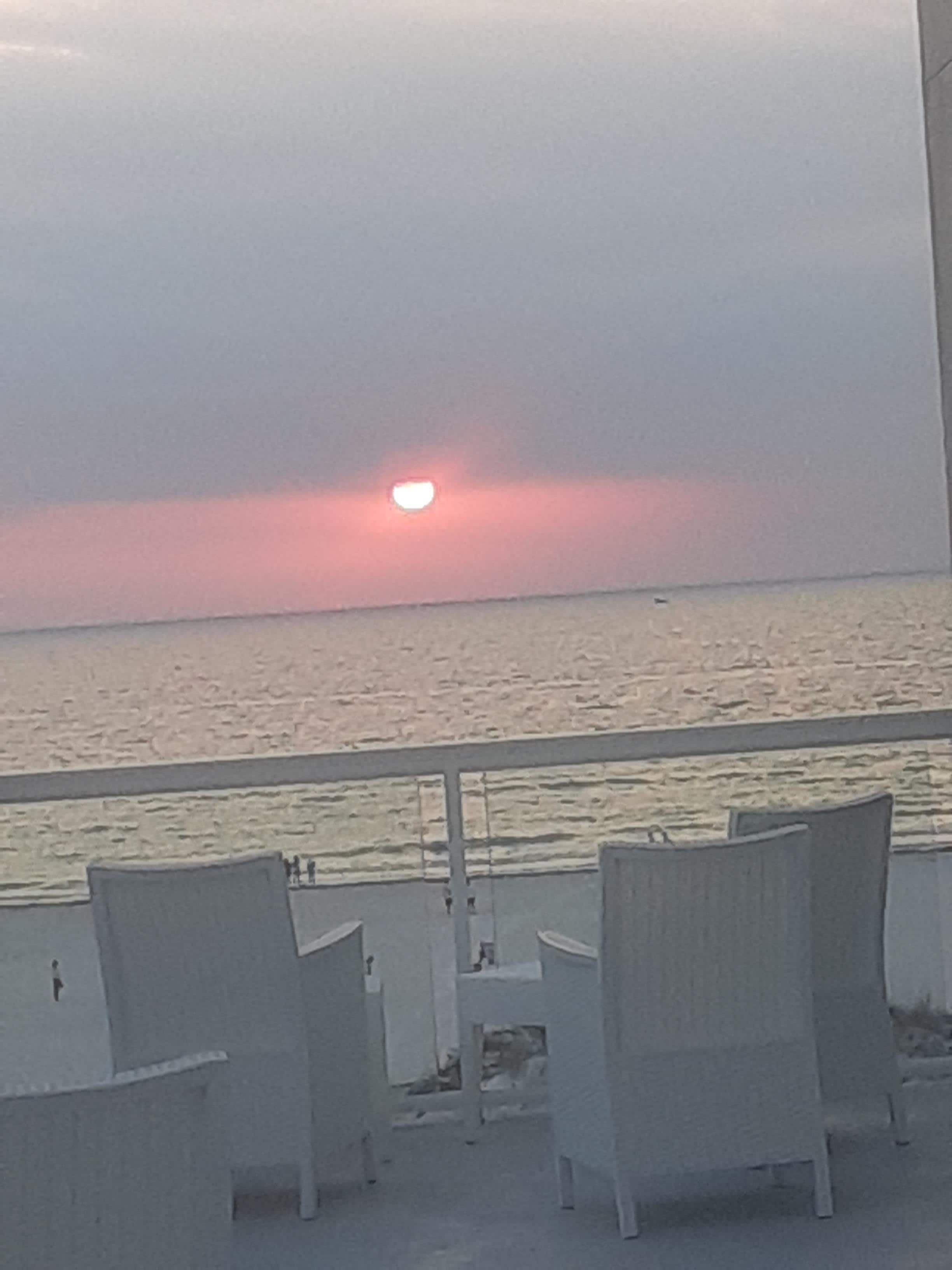 Enjoyed the champagne Sunset party on the 5th floor. Daily