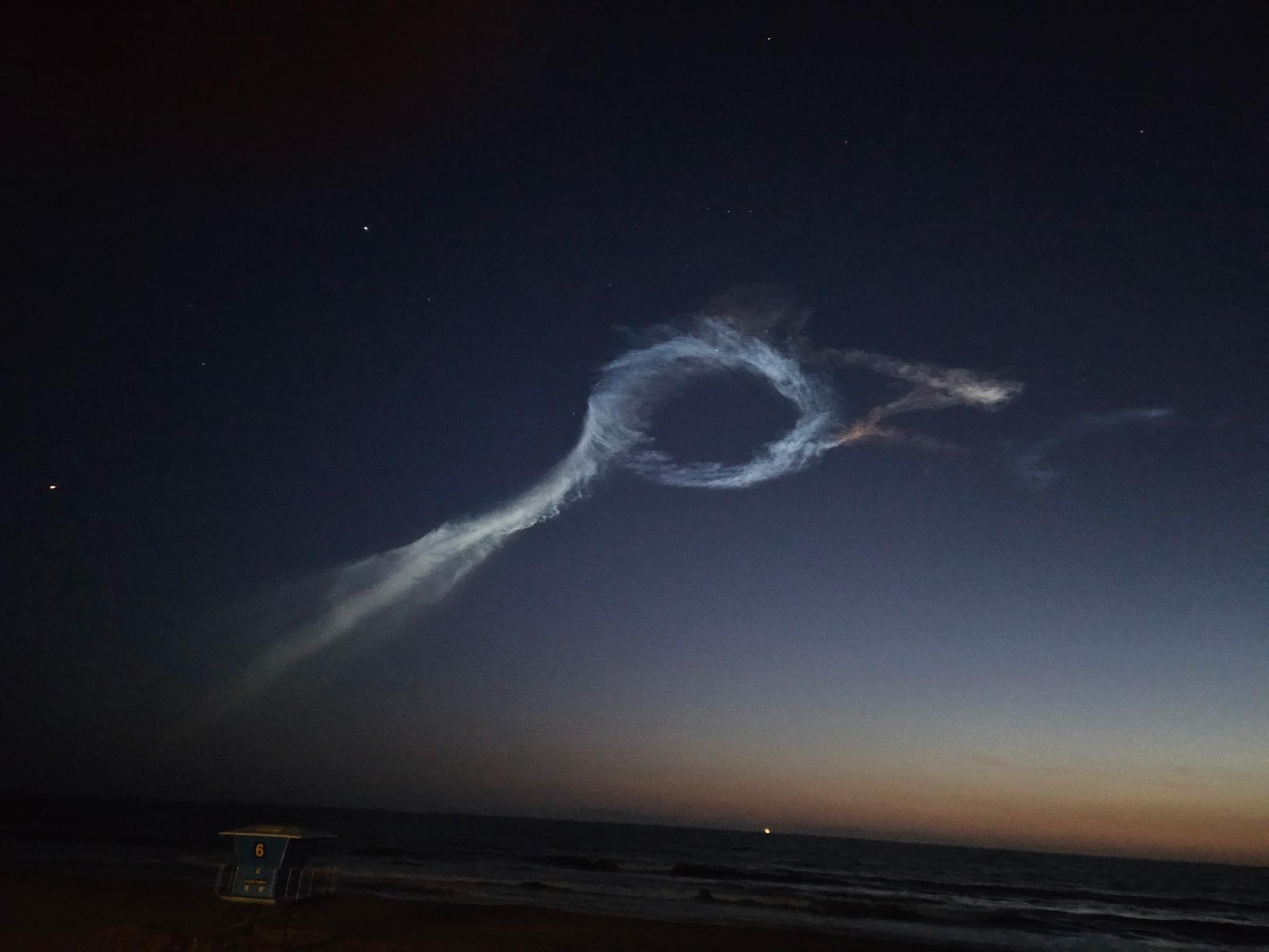 Sky design straight ahead over the ocean