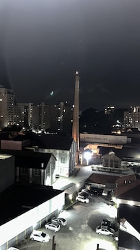 Visual noturno. Chaminé da antiga fábrica wetzer