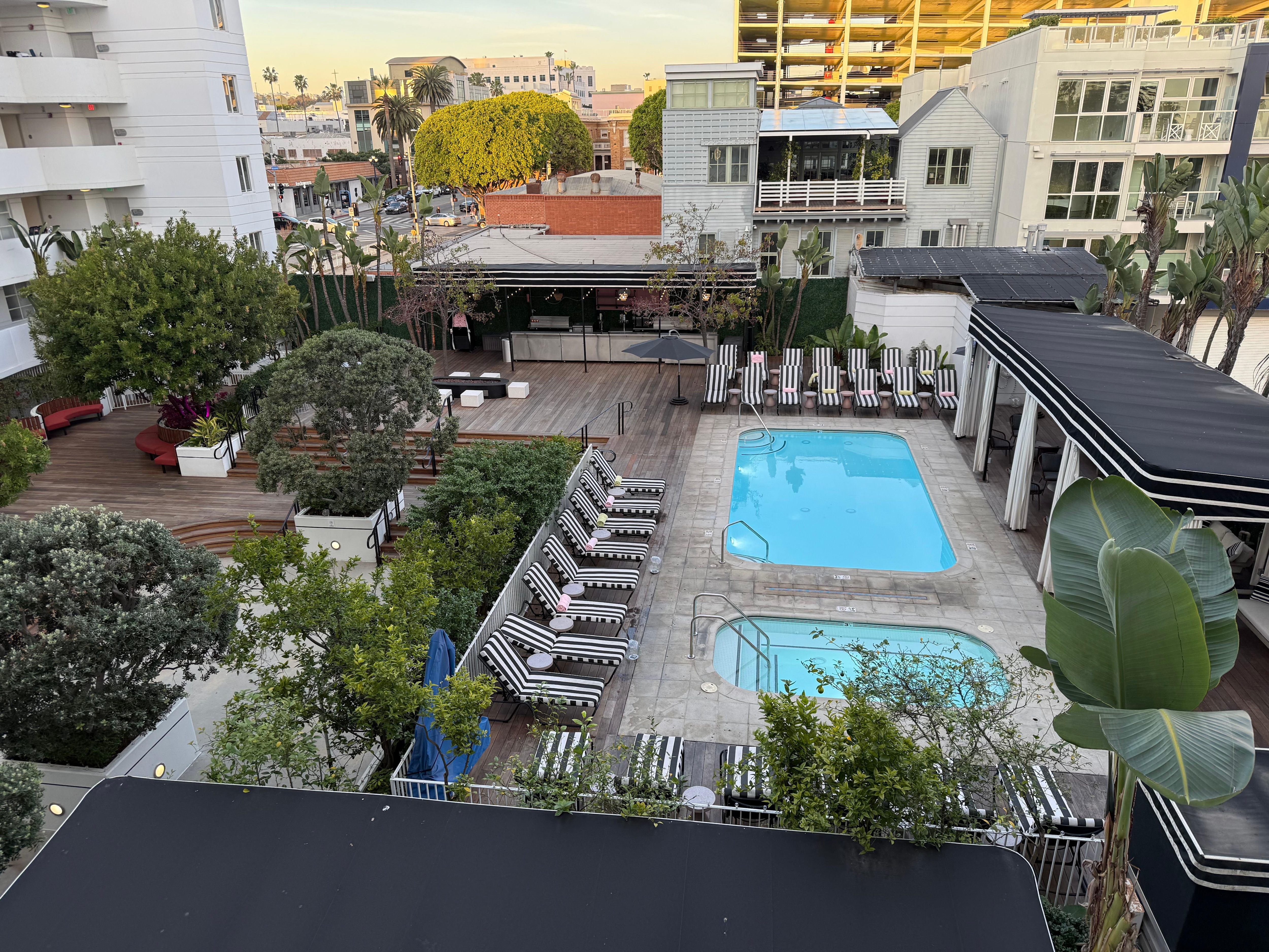 Piscine et air de repos. 