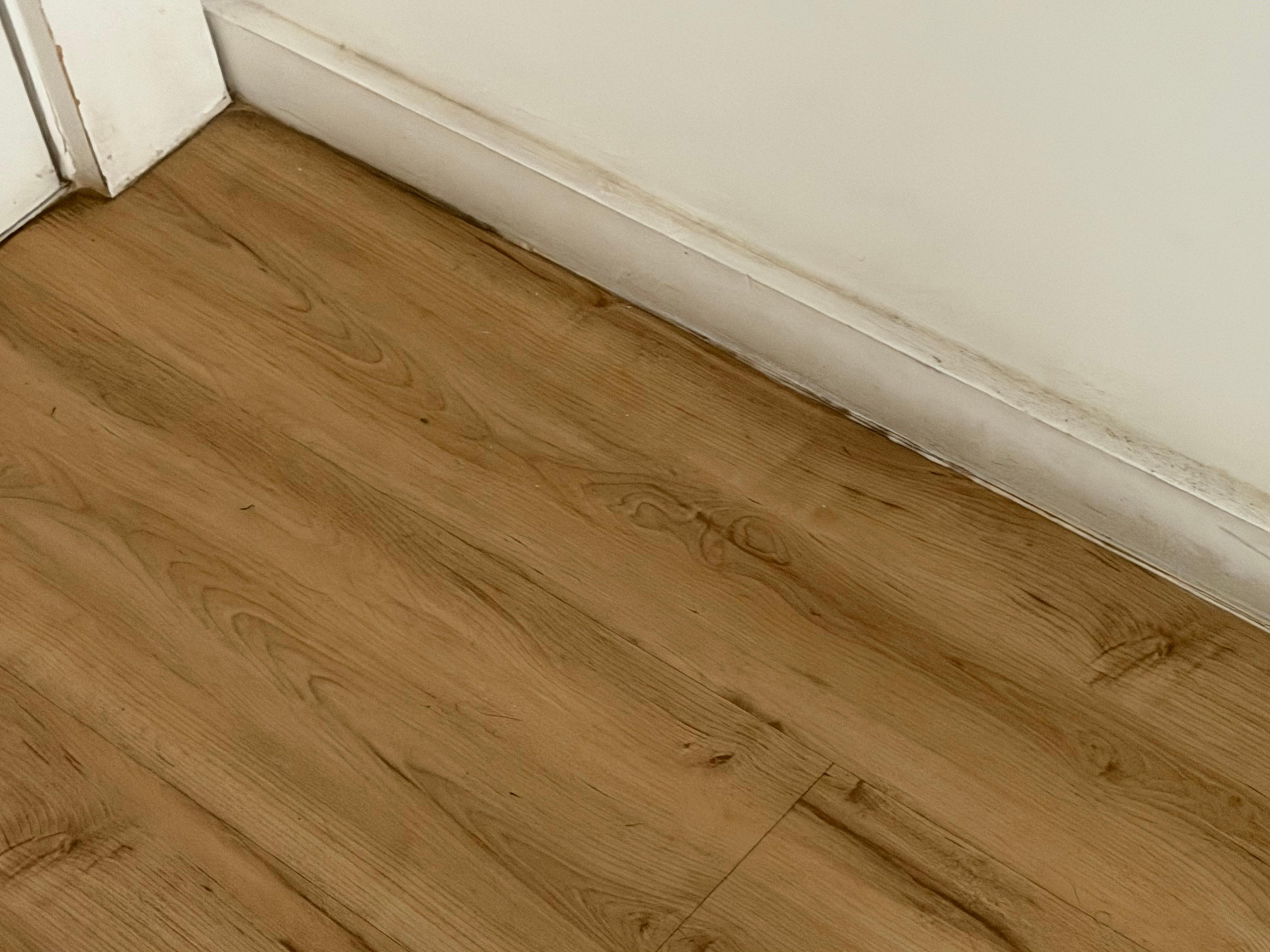 Rodapés encardidos, sujo