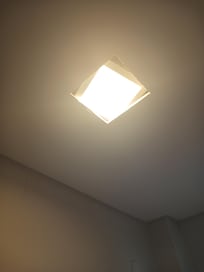 Luminária desencaixada