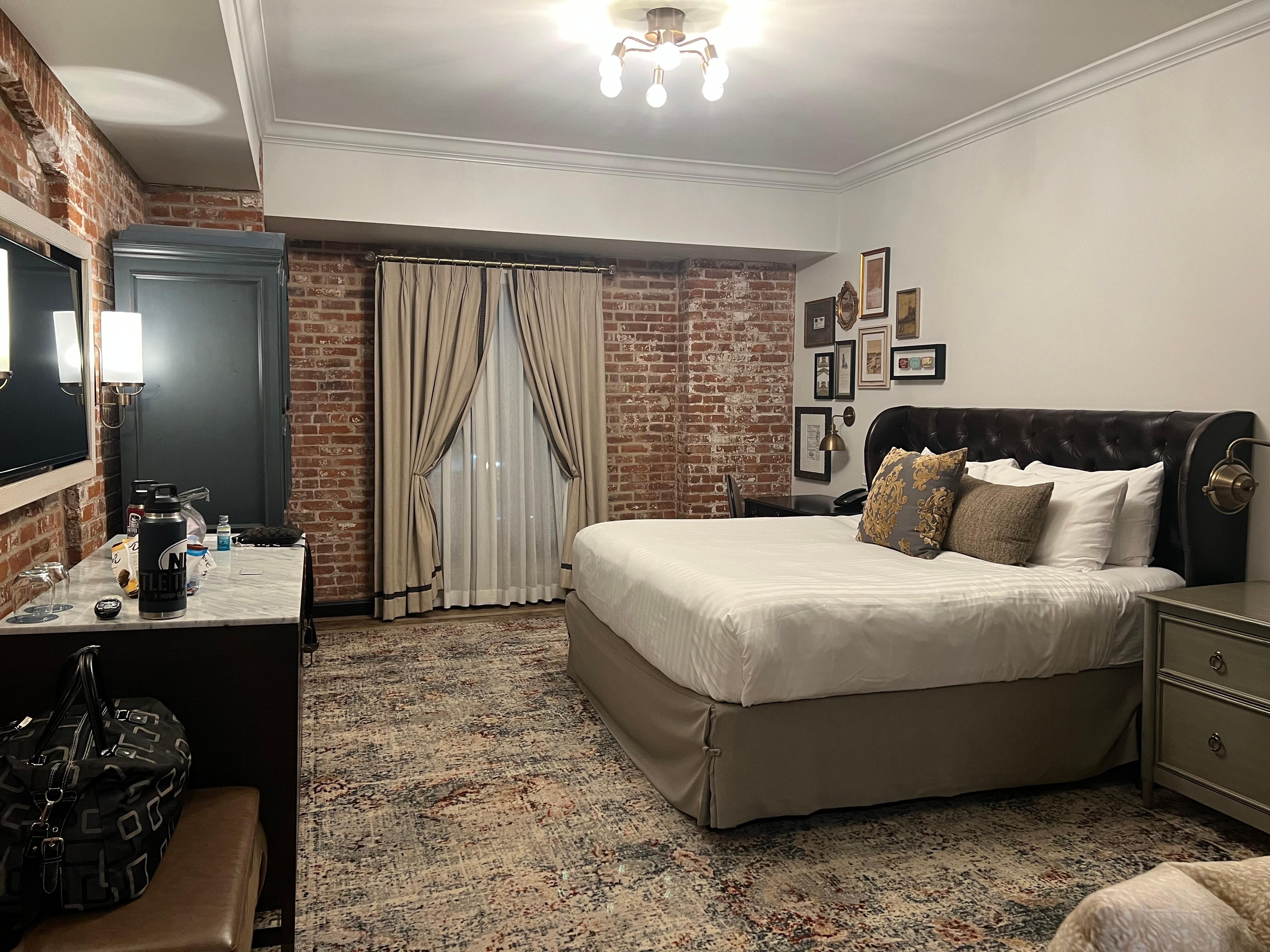 Book The Charmant Hotel in La Crosse | Hotels.com