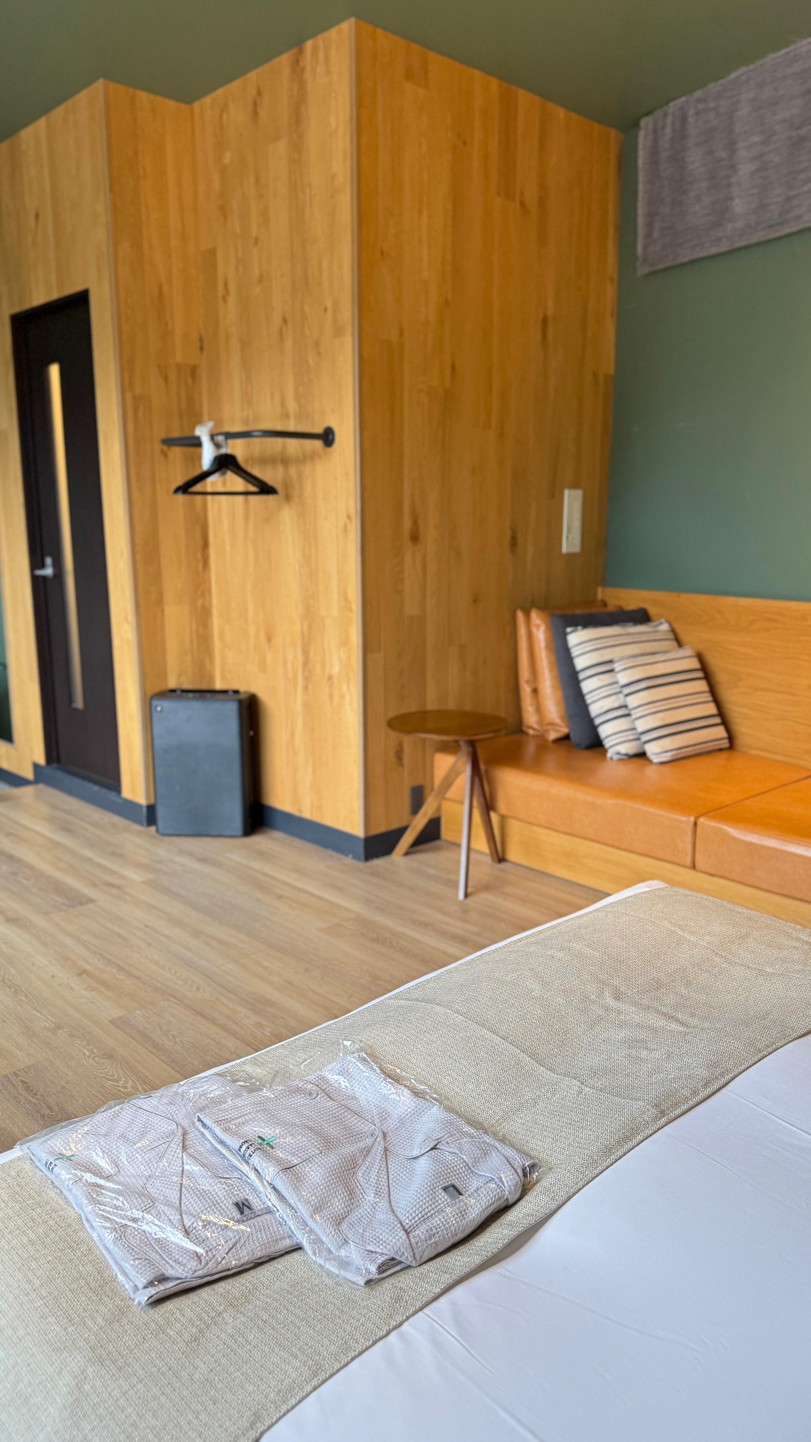 沙發掉洗手間跟淋浴室