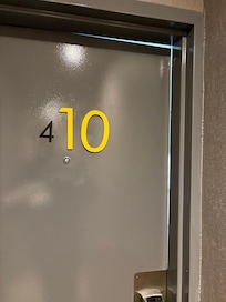 This is when the door to the room is closed, which means you can clearly hear everything in the hallway.