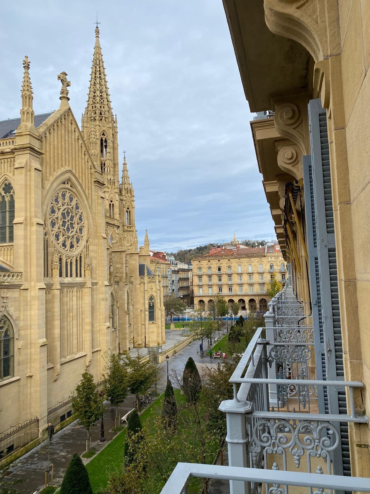 Näkymä hotellihuoneen parvekkeelta