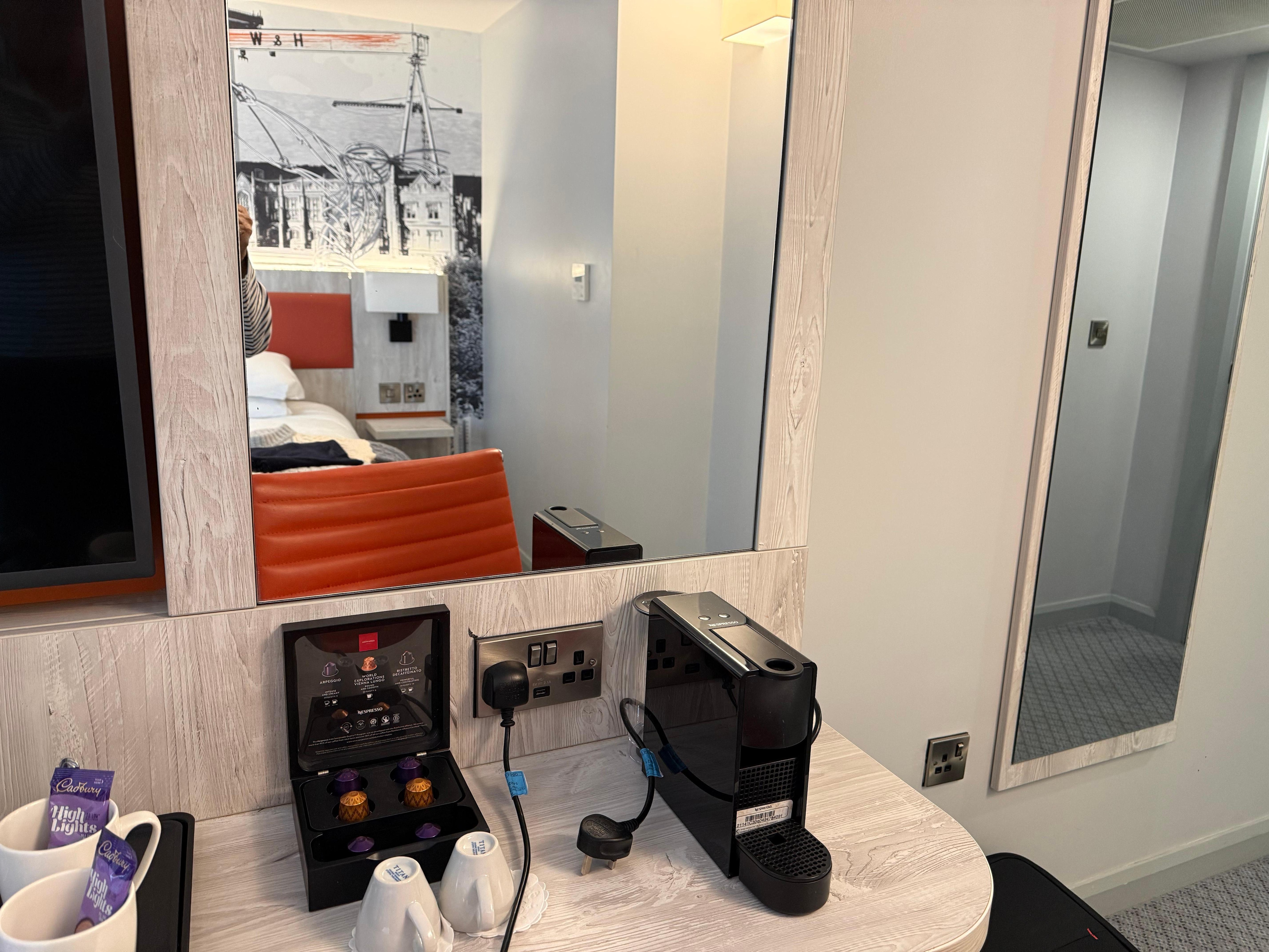 Mirrors and coffee makers.