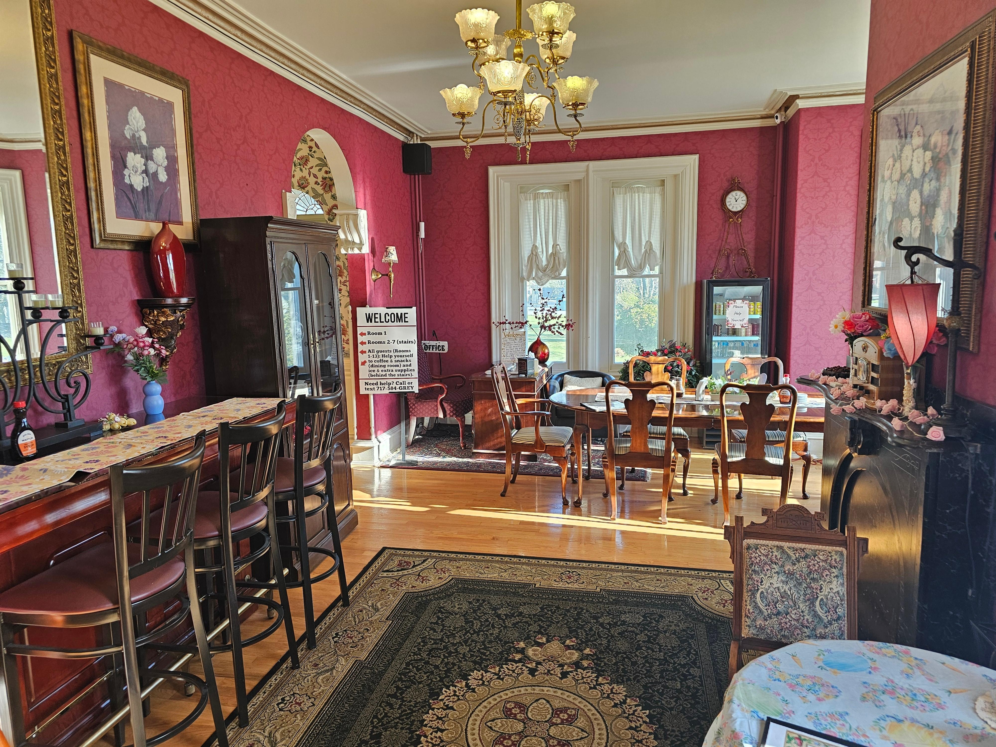 Additional dining & beverages