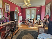 Additional dining & beverages