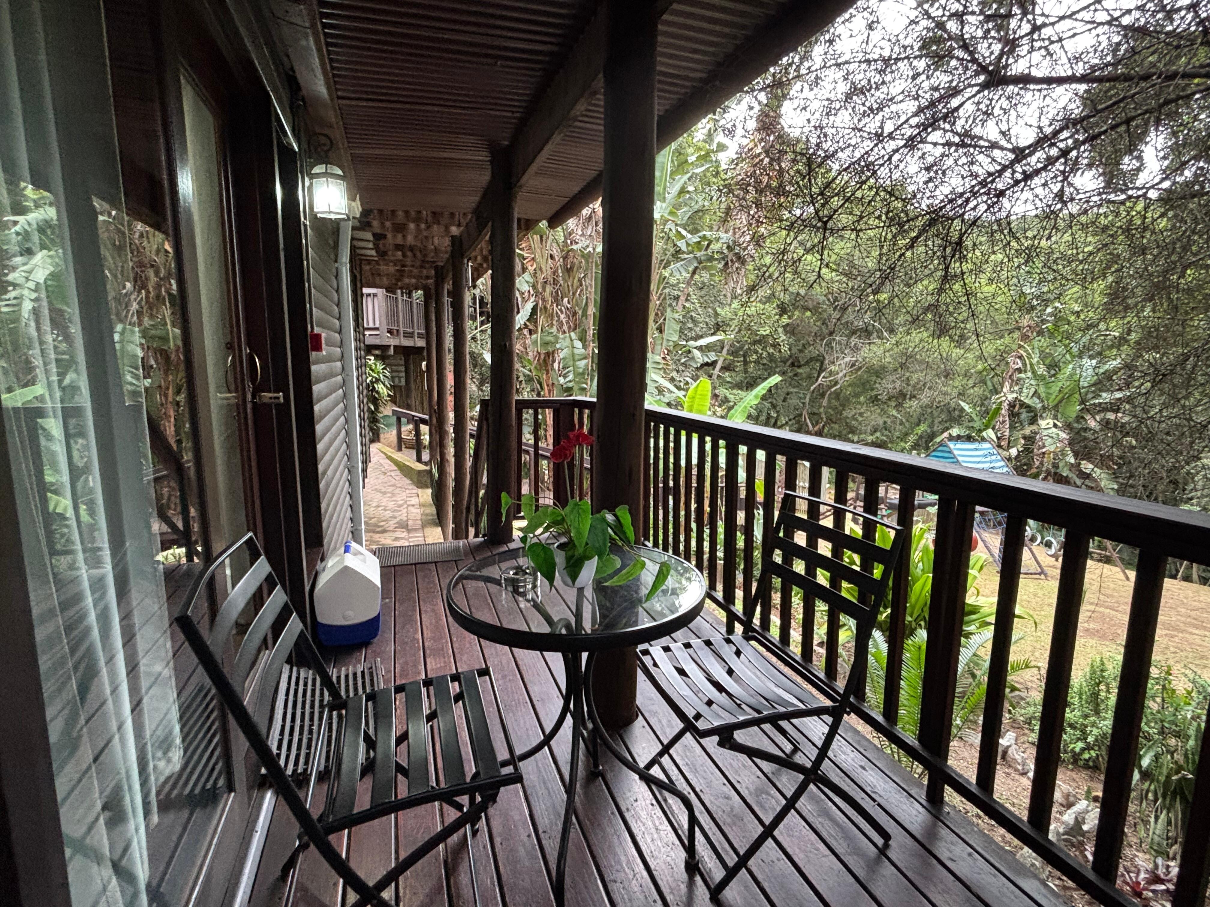 Patio outside room. Great for morning coffee/tea or afternoon cocktail 