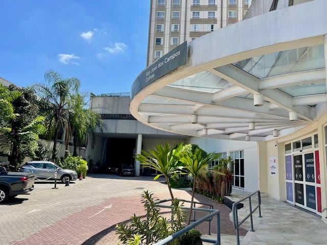 O espaço de acesso principal.