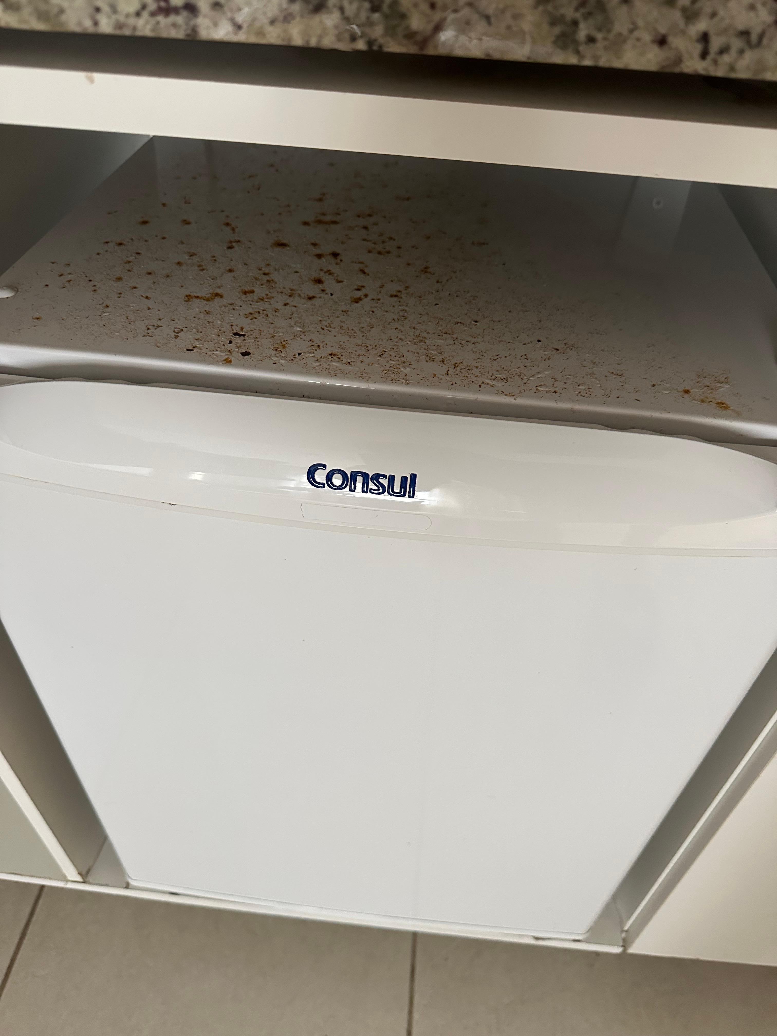 Eletrodoméstico todo enferrujado