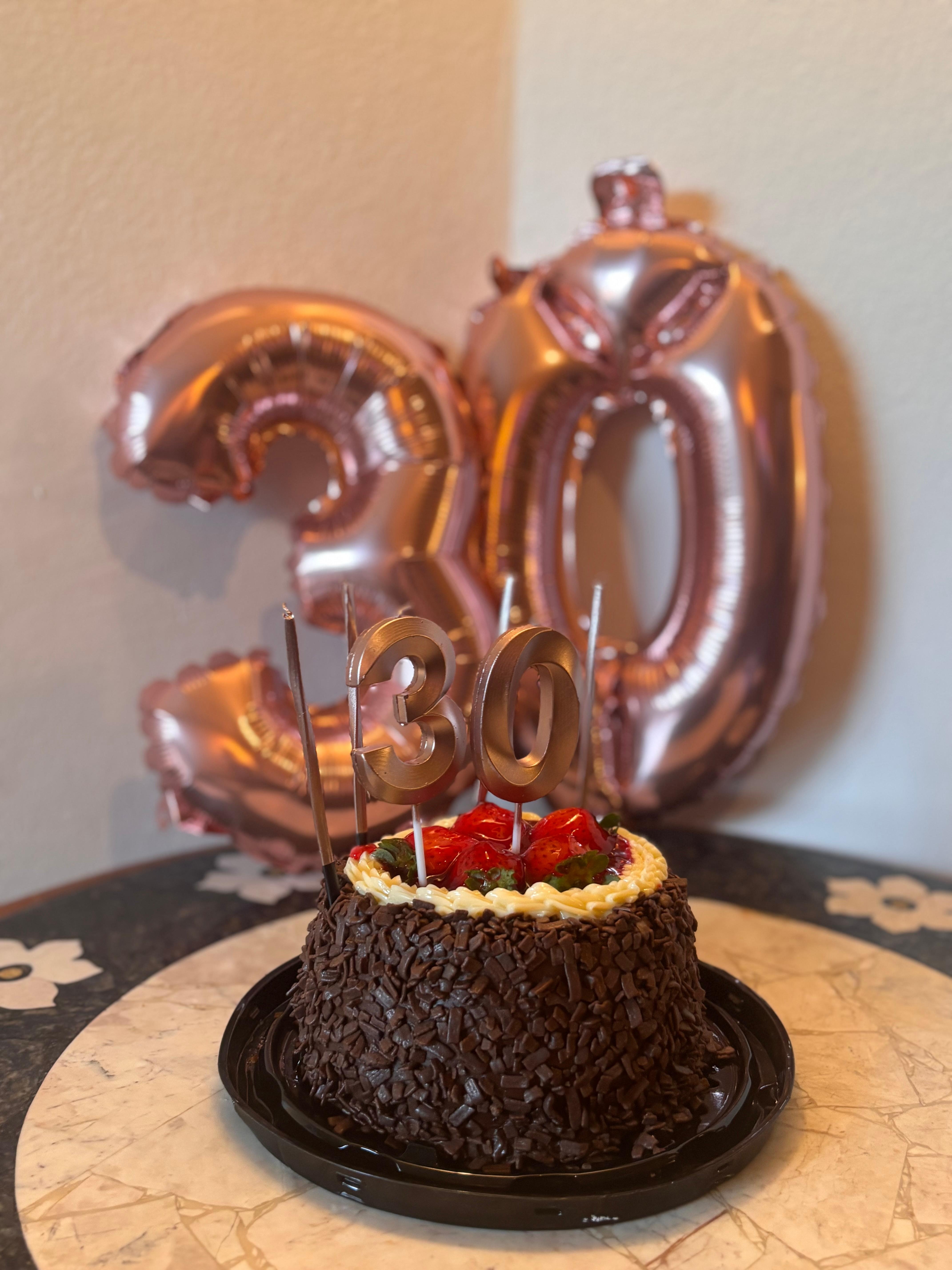 Ajudaram na surpresa do meu aniversário! 
Ps.: Sou do RJ e a equipe indicou um local para comprar a torta.