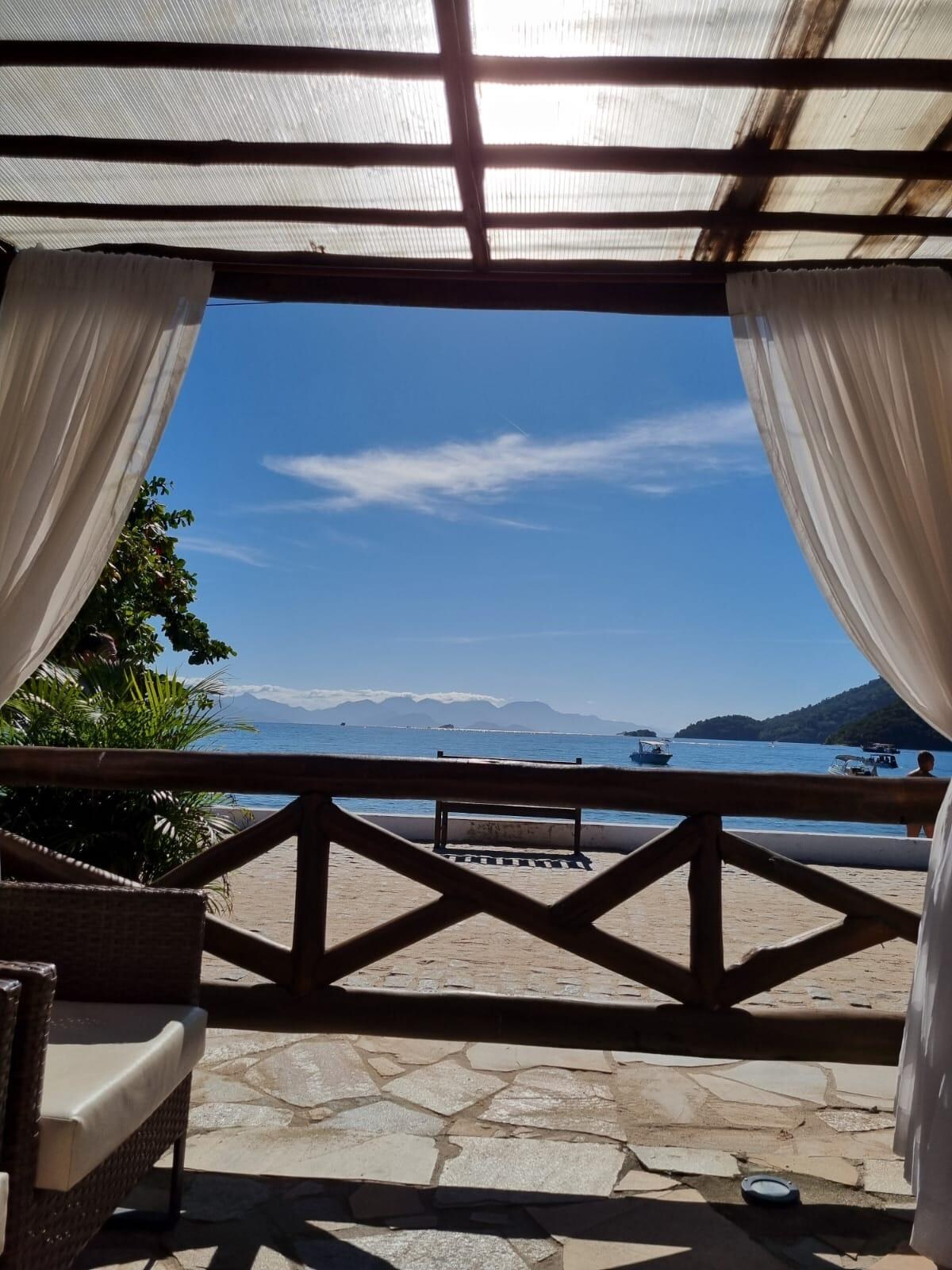 Vista para o mar ….nao aparece nos filtros mas possui ótima piscina e salão de jogos 