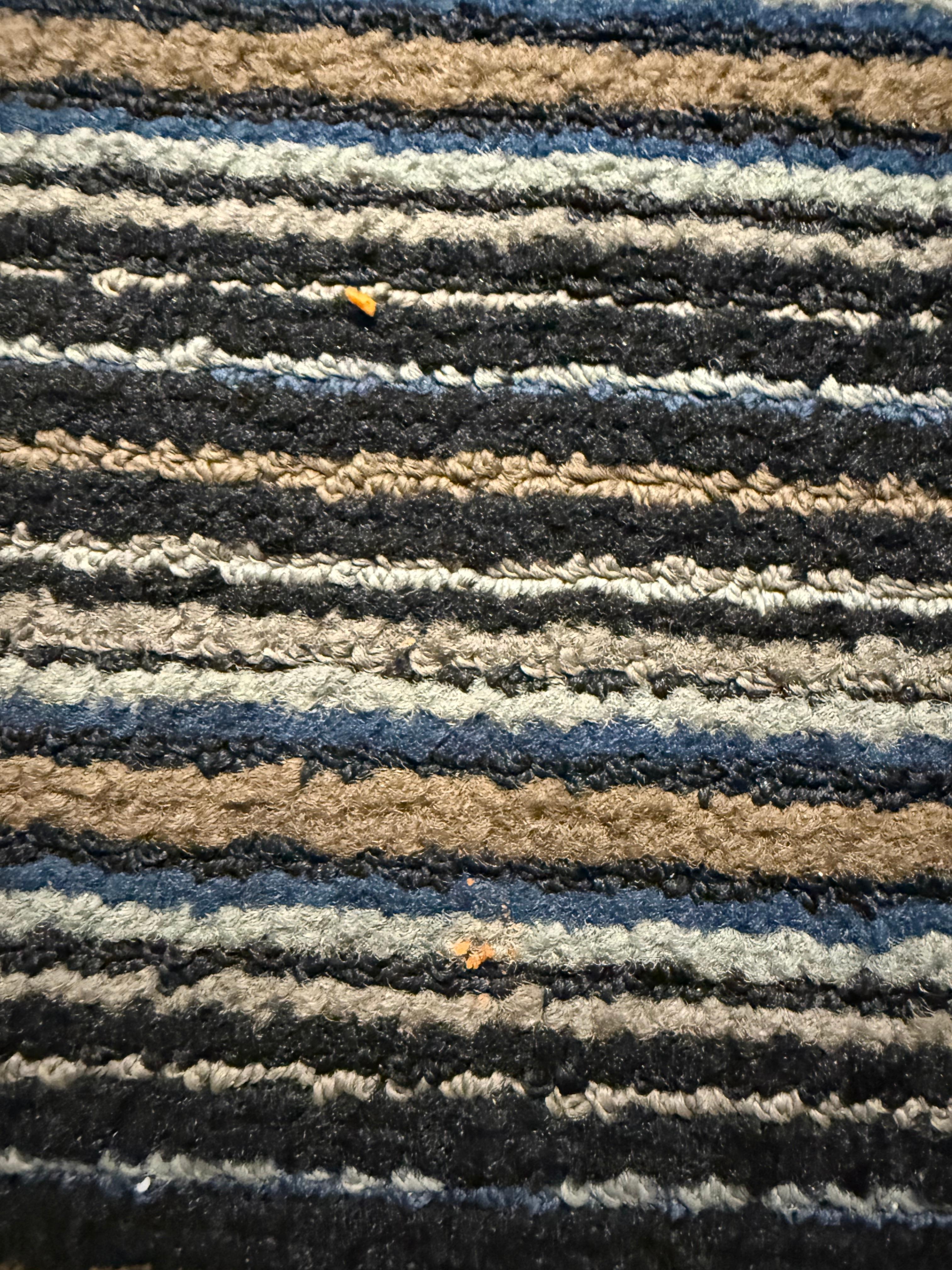 Food ceumbs on carpet