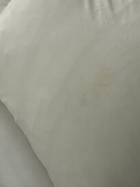stains on pillos