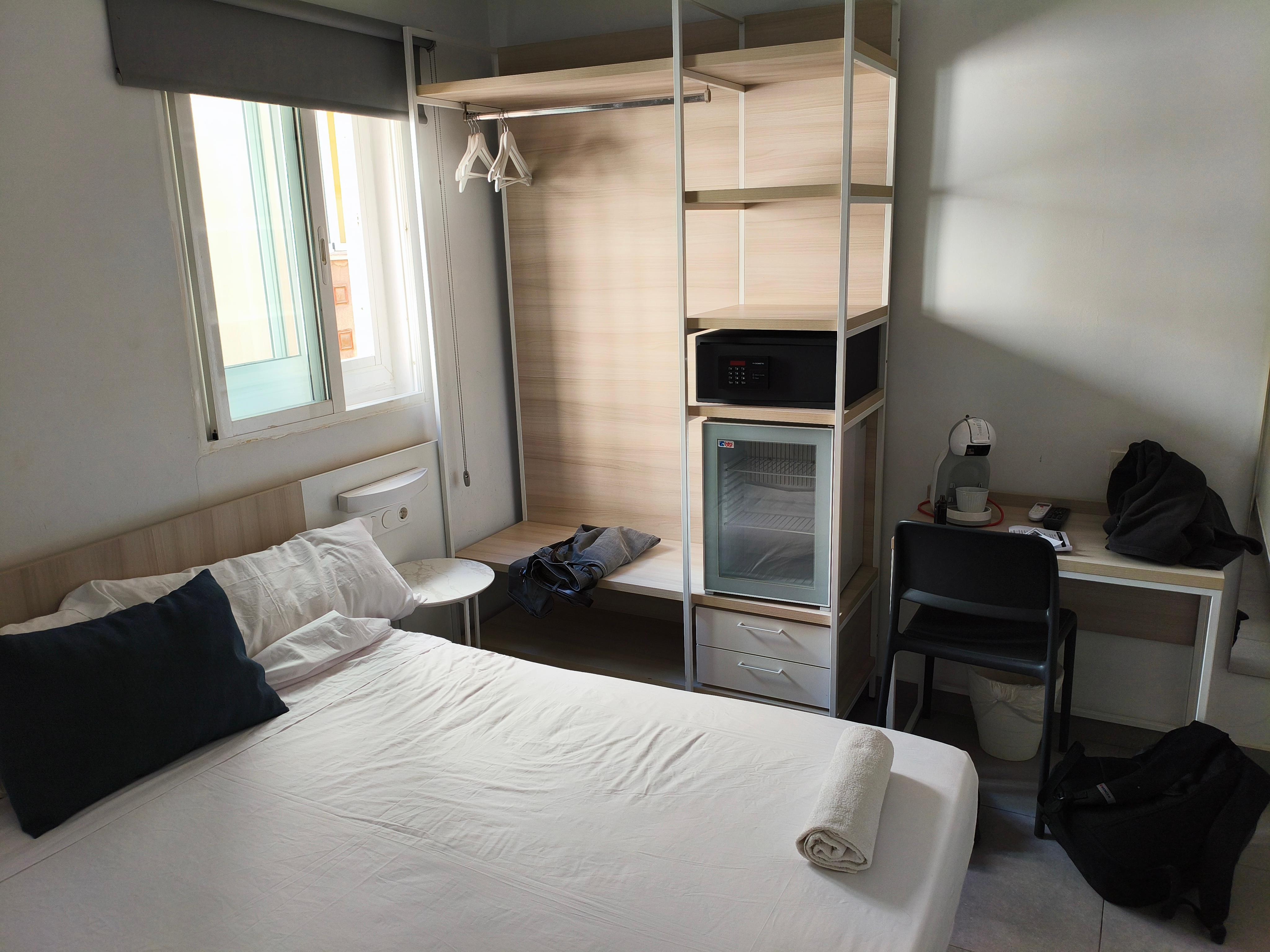 Coffee machine, but buy your own pods (and cup lol)