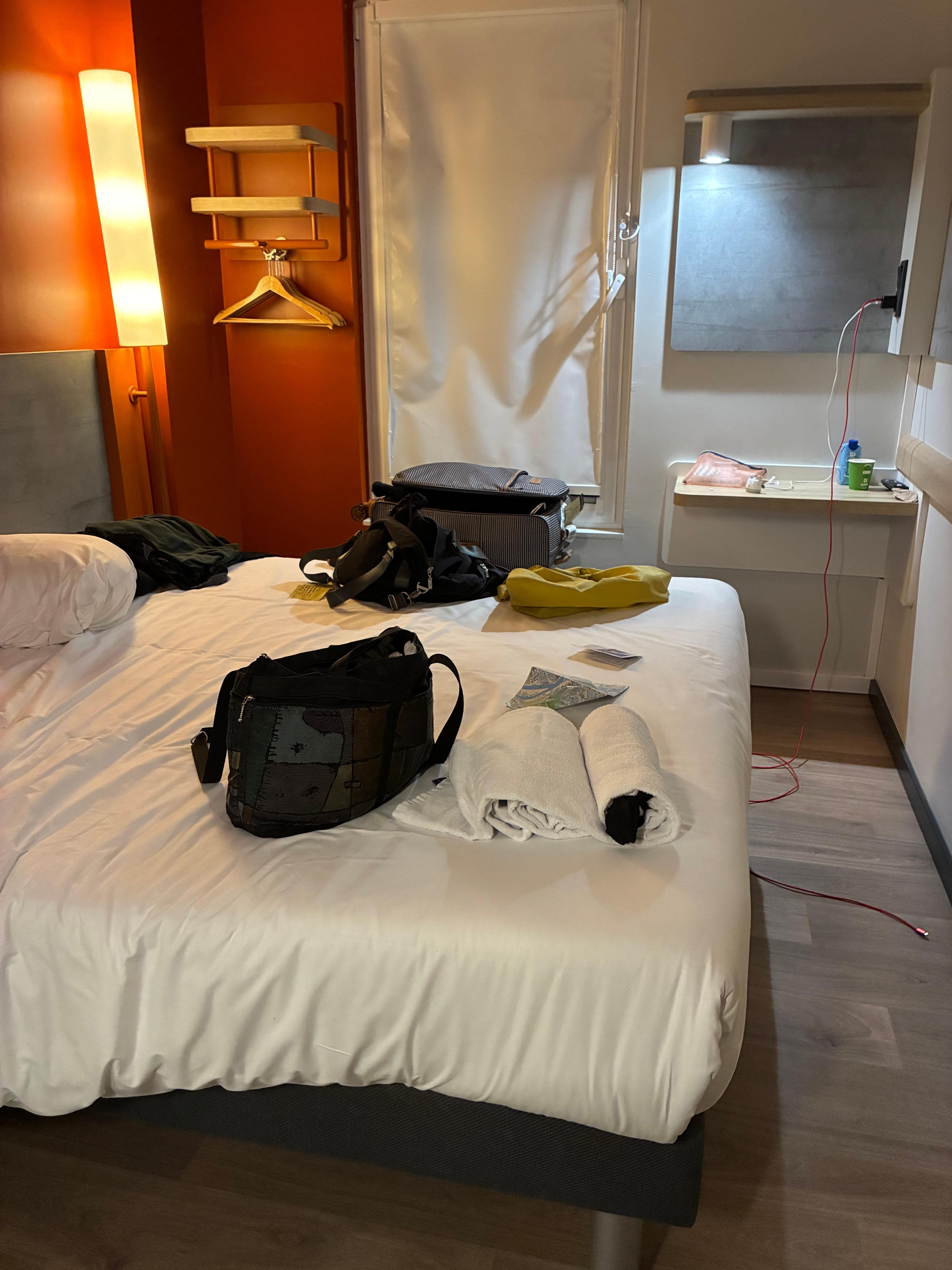 No chair no desk no heat or AC no closet no tissues or any amenity other than soap; no phone no hairdryer and no place to sit in the lobby but za dtoool or kitchen chair. Pleasant staff. Clean. Eco conscious.  Outrageous for what I paid. 