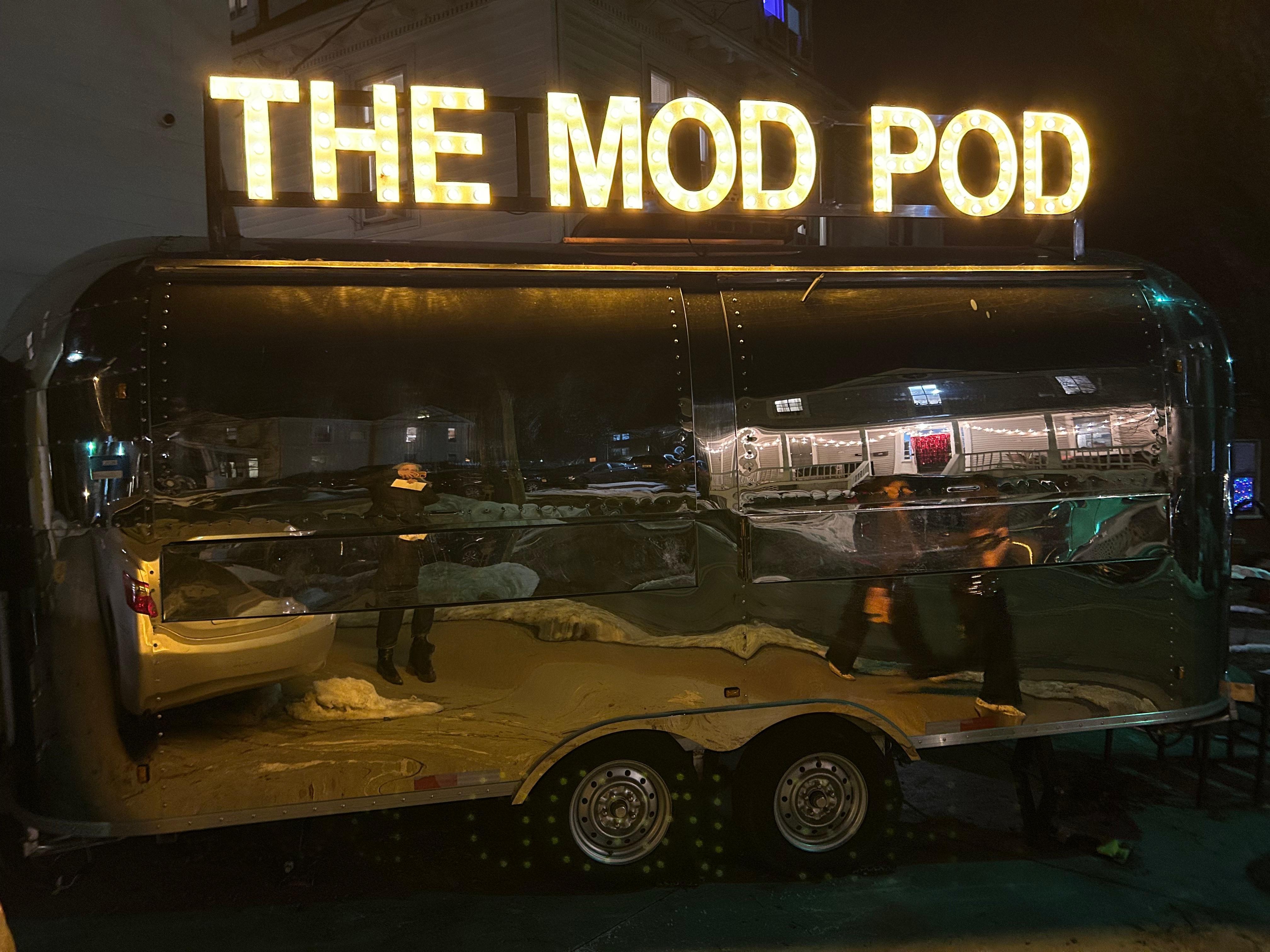 Very clutter concept set in a wonderfully low-key and playful way.