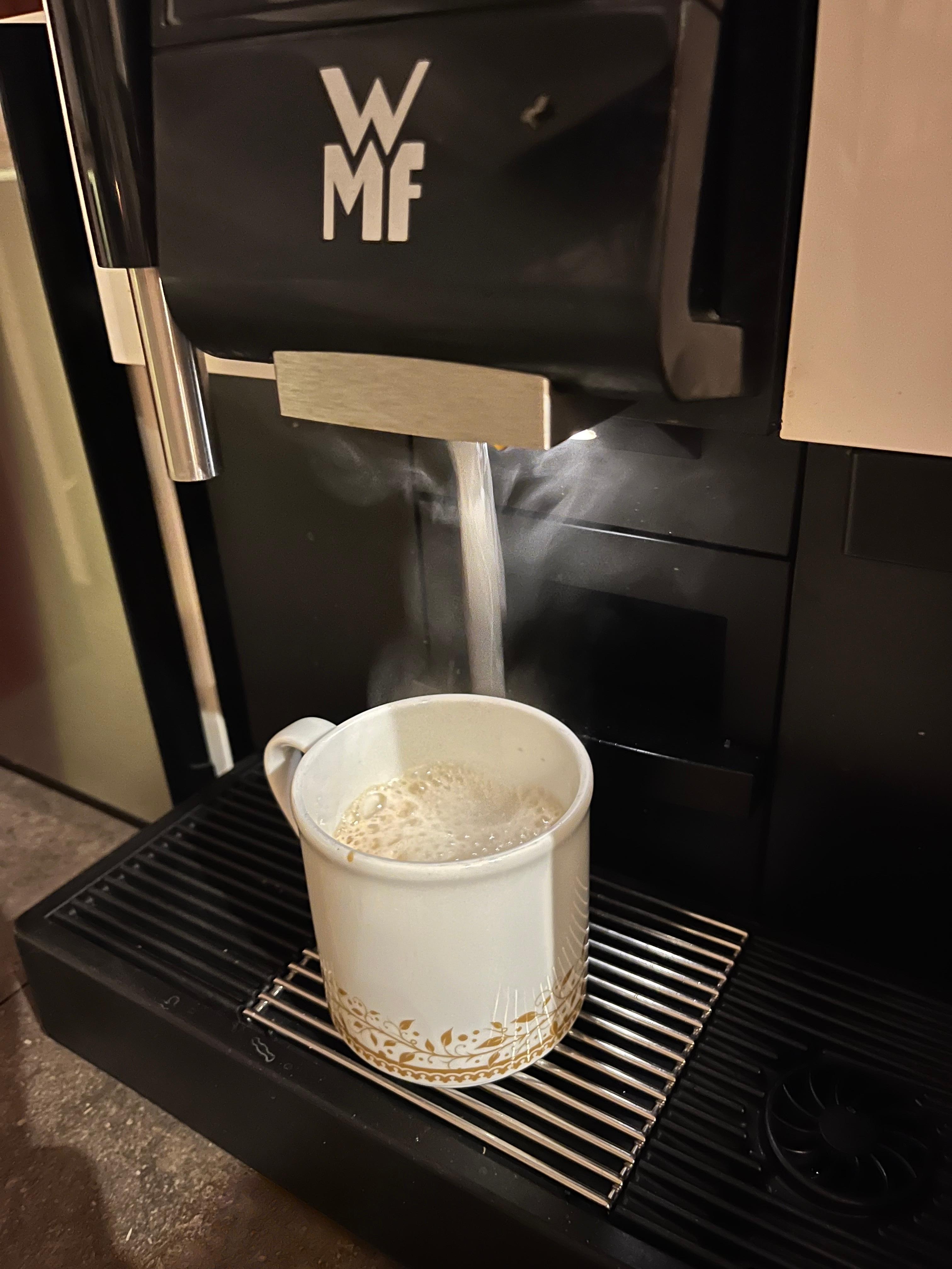 Fint med kaffe og kake når man er innom resepsjonen.
