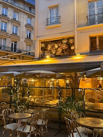 We were in room 22 which was right above the restaurant. Was still super quiet.