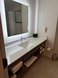 Modern and clean bathroom.