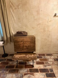 Sitting place to put on shoes