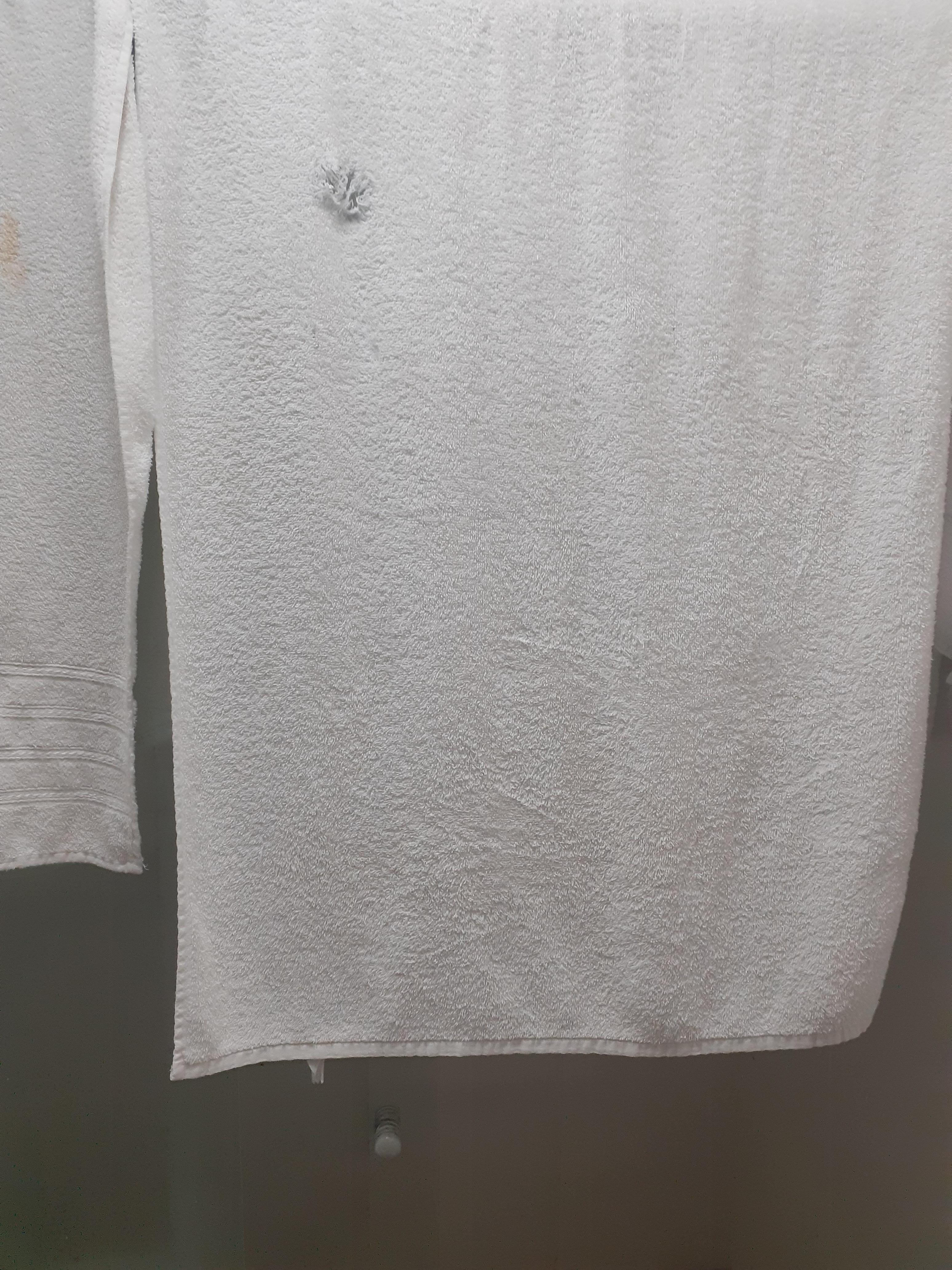 Toalhas sujas e rasgadas 