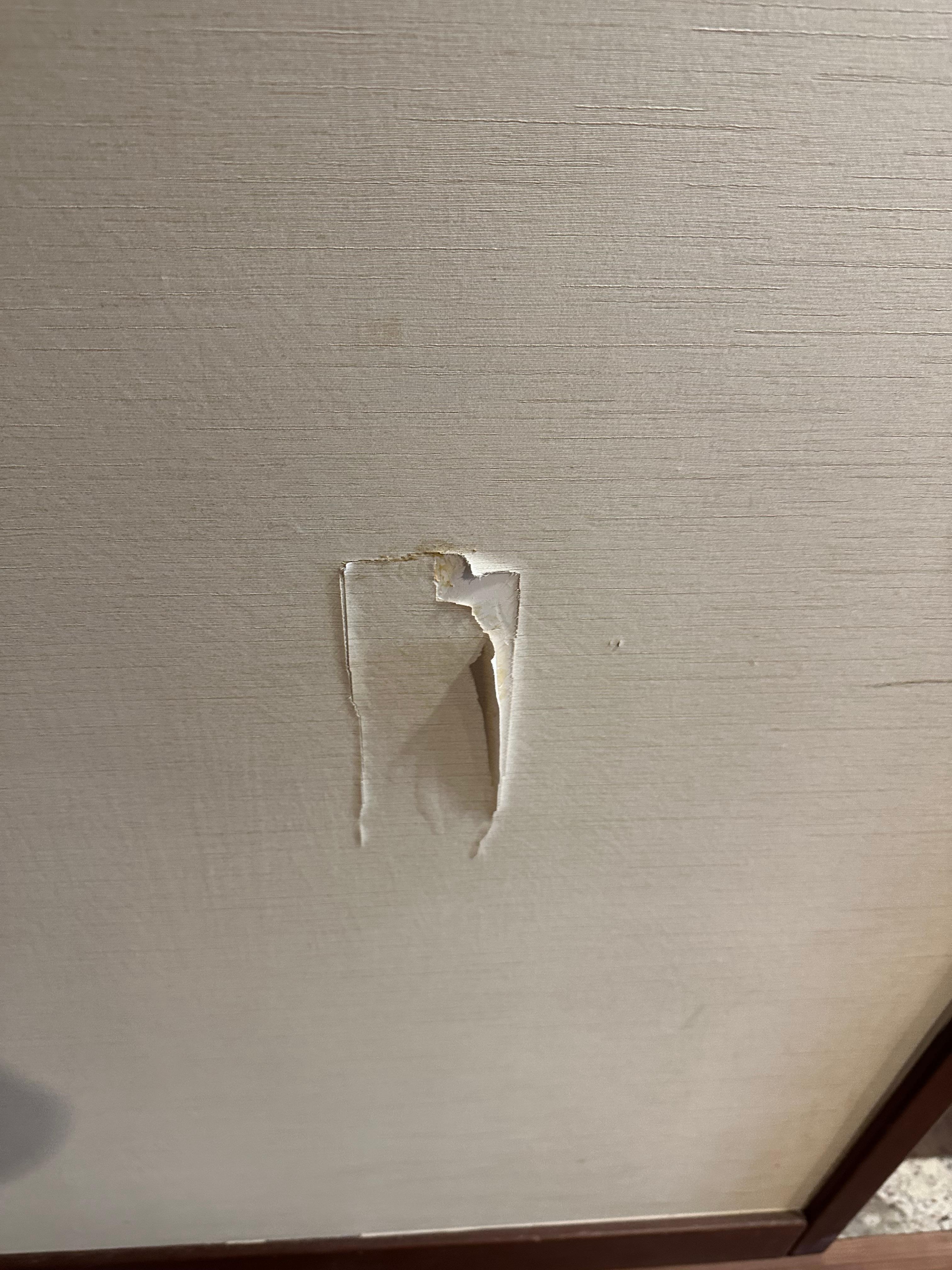 Estrutura das paredes danificados. 