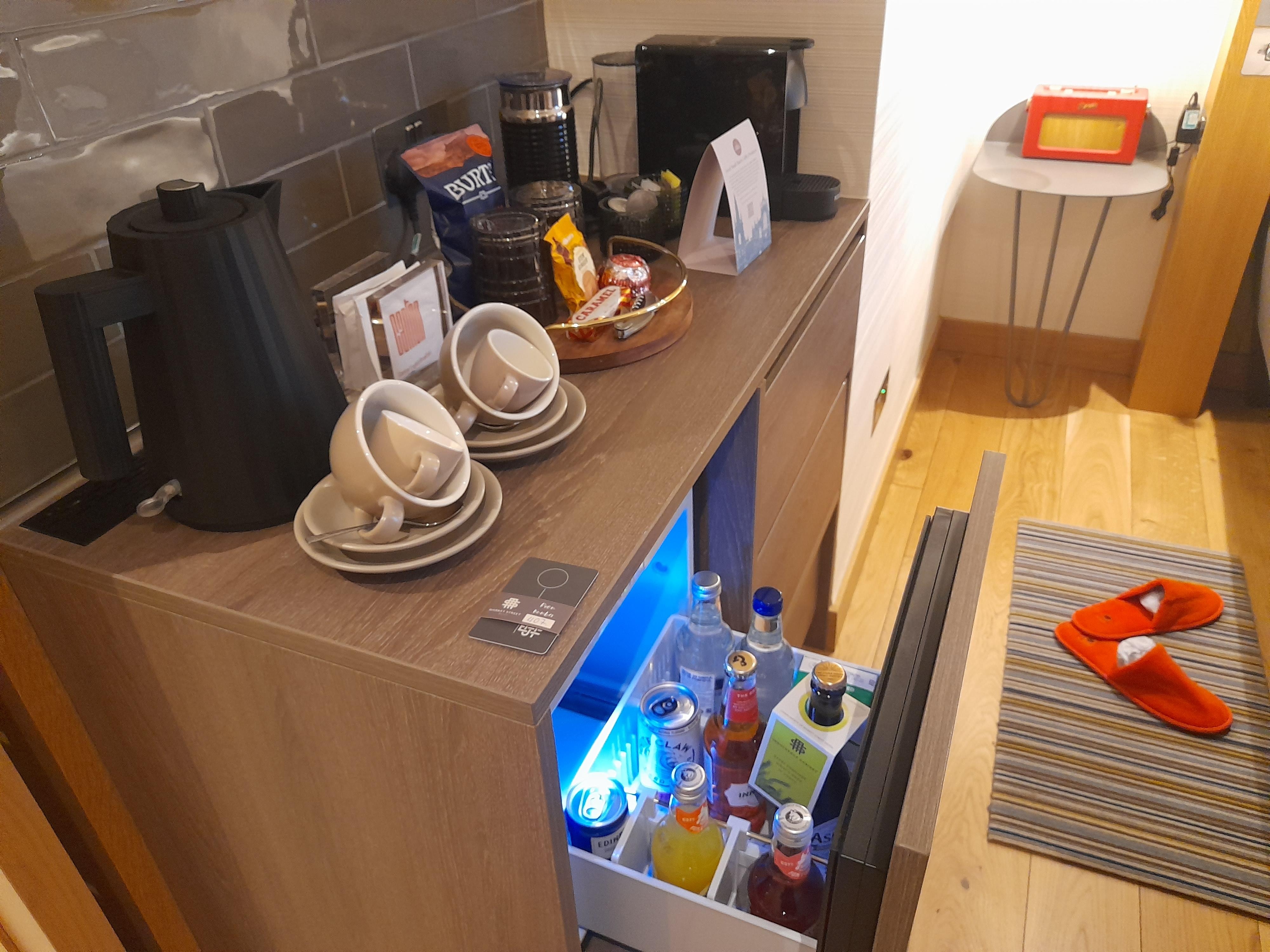 Complimentary indulgence cabinet