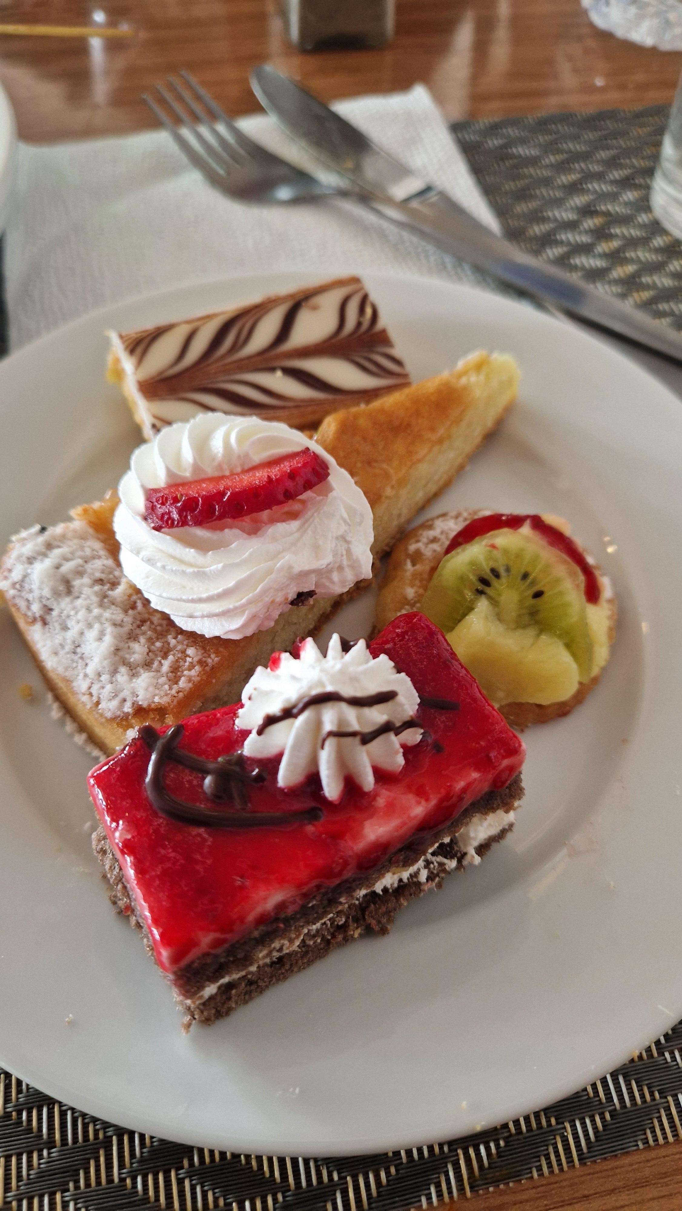 Jälkiruolapödässä kaikki herkullista